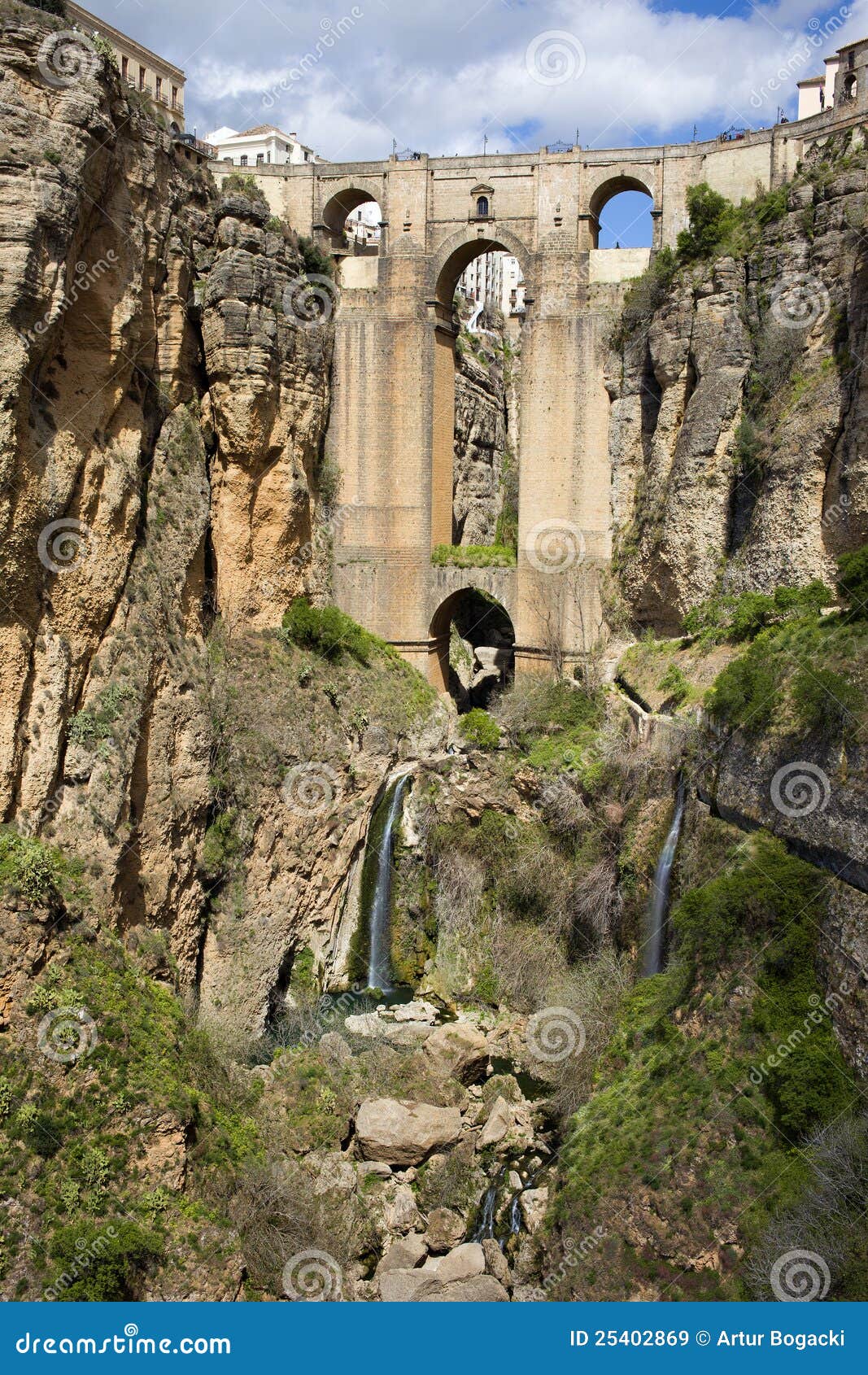 Ponte nova em Ronda imagem de stock. Imagem de local - 25402869