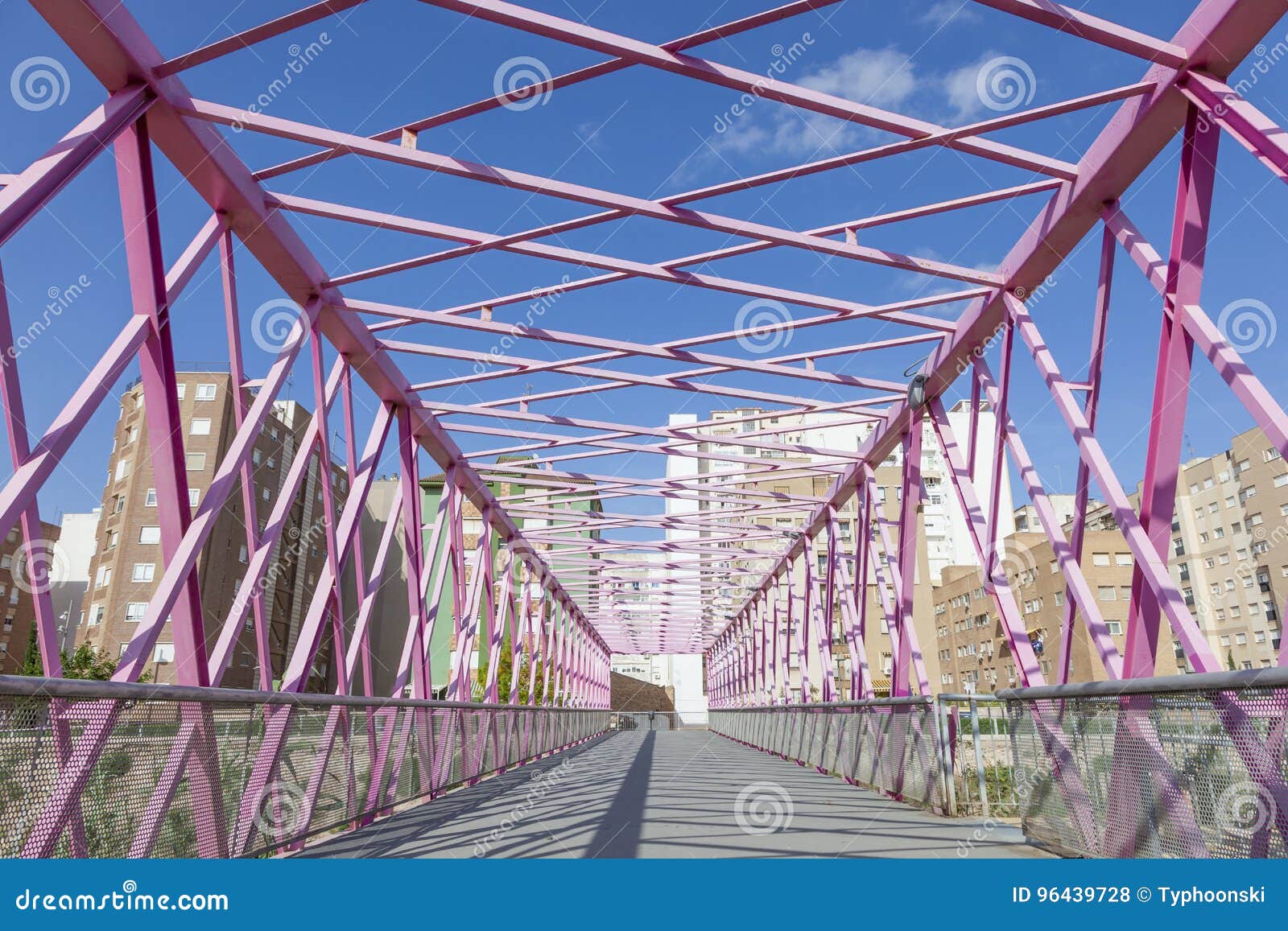 Ponte Pedonale Rosa a Cartagine, Spagna Fotografia Stock - Immagine di ...