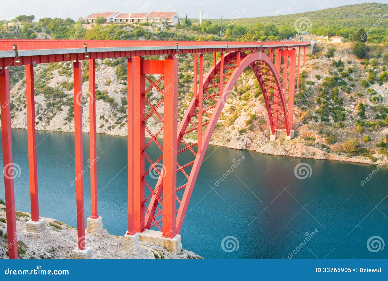 Ponte Rosso Di Maslenica, Croazia Immagine Stock - Immagine di rosso ...