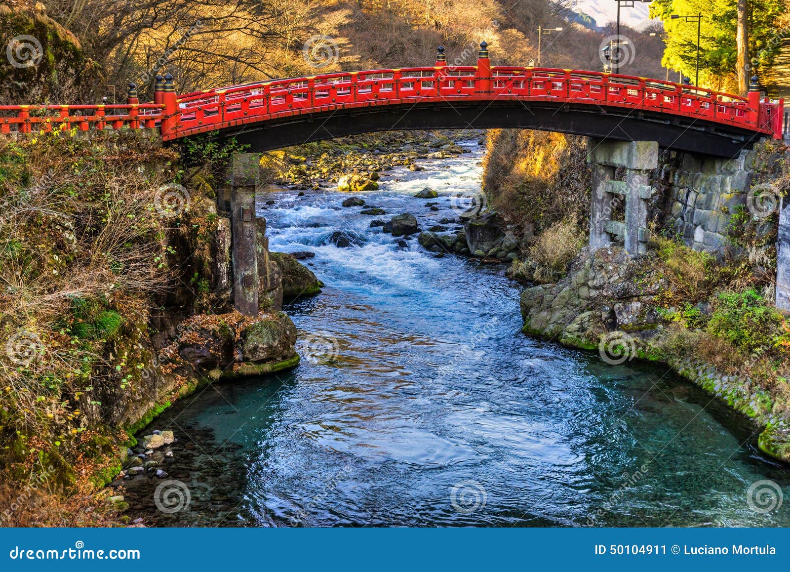 Ponte Sacro Di Nikko, Giappone Immagine Stock - Immagine di roccia ...
