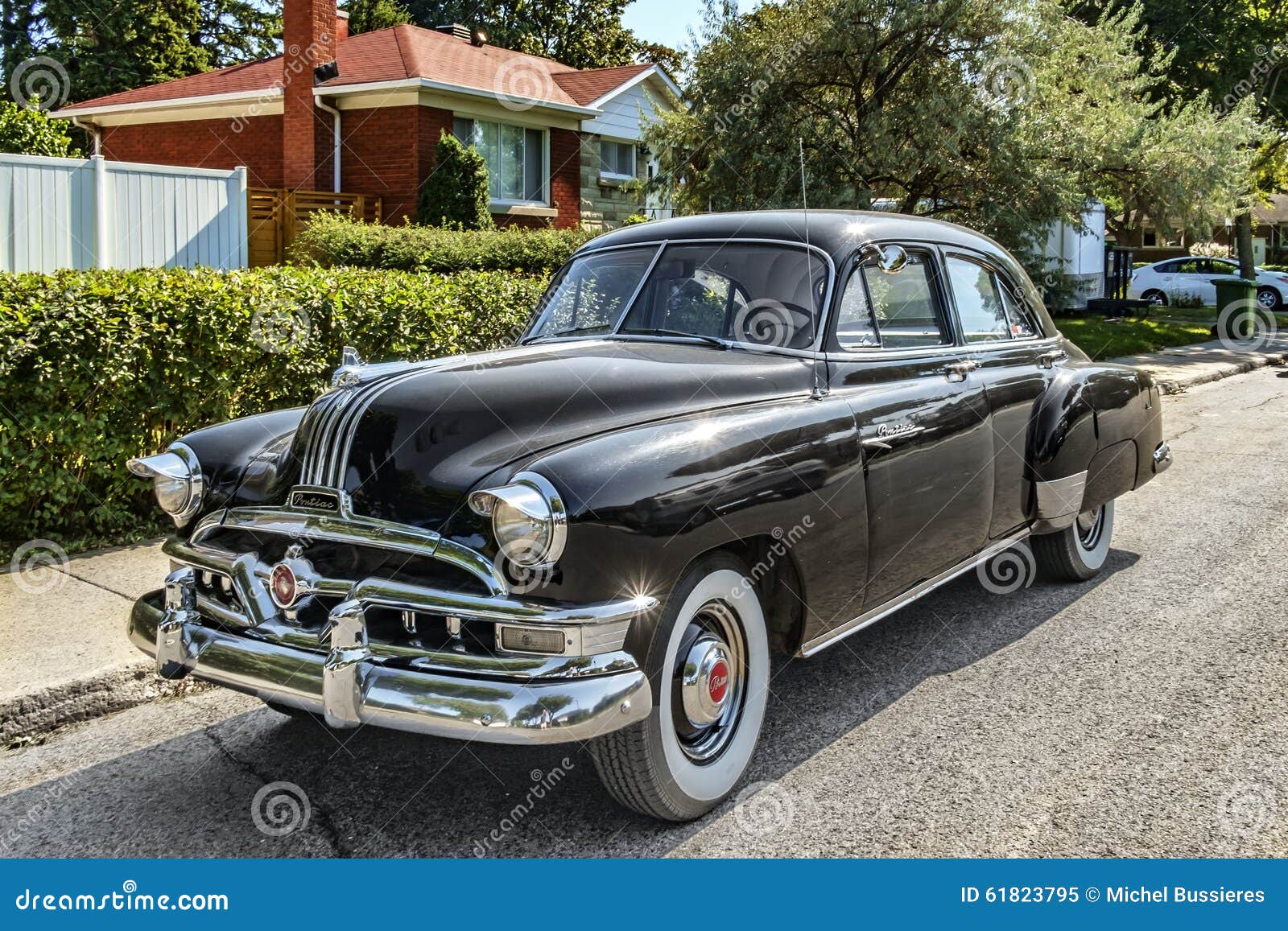 Pontiac Chieftain 1954 image éditorial. Image du affaires - 61823795