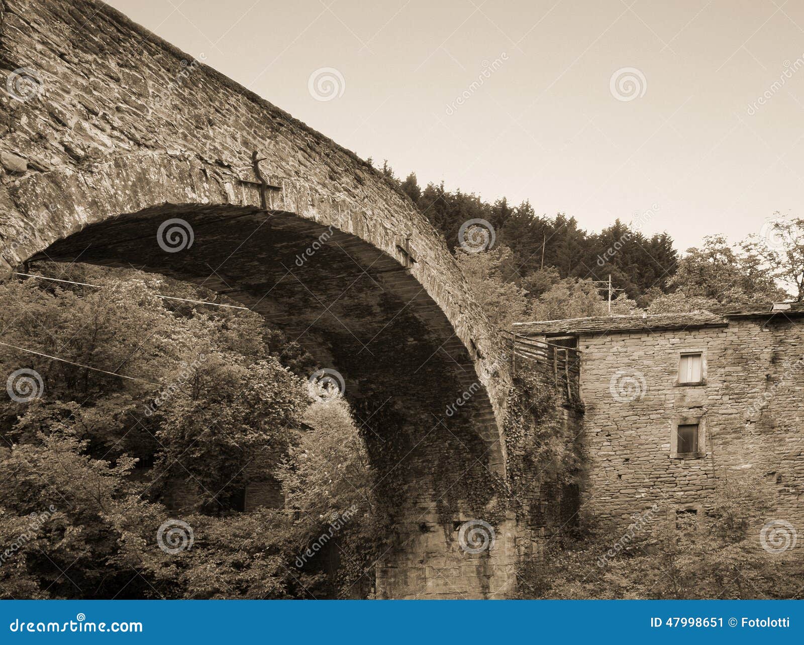 Ponticello antico immagine stock. Immagine di ponticello - 47998651