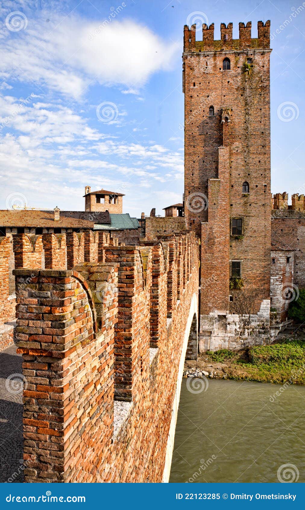 Ponticello Di Castelvecchio a Verona Immagine Stock - Immagine di cielo ...
