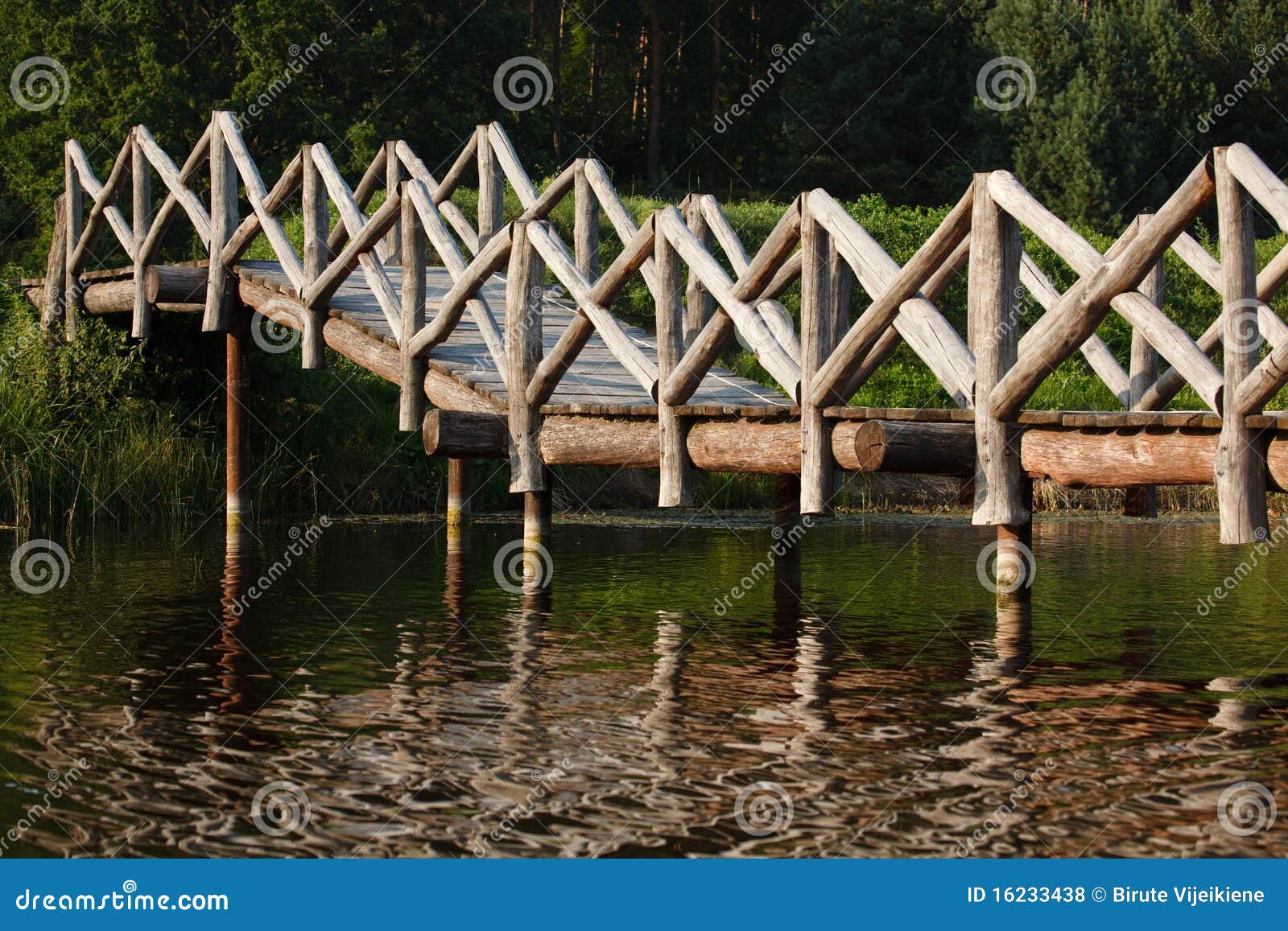 Ponticello di legno fotografia stock. Immagine di ponticello - 16233438