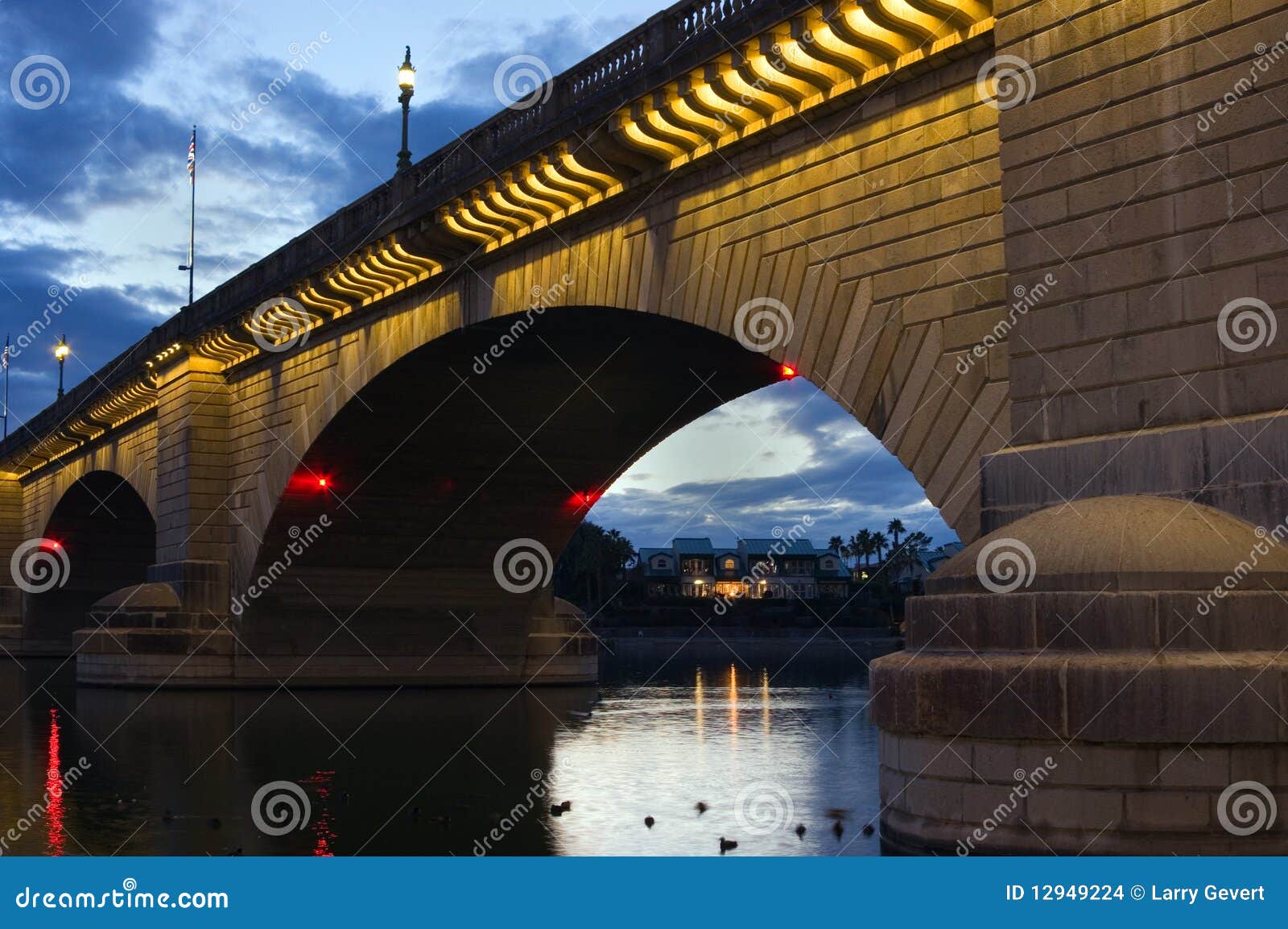 Ponticello Di Londra Al Tramonto Fotografia Stock - Immagine di storico ...