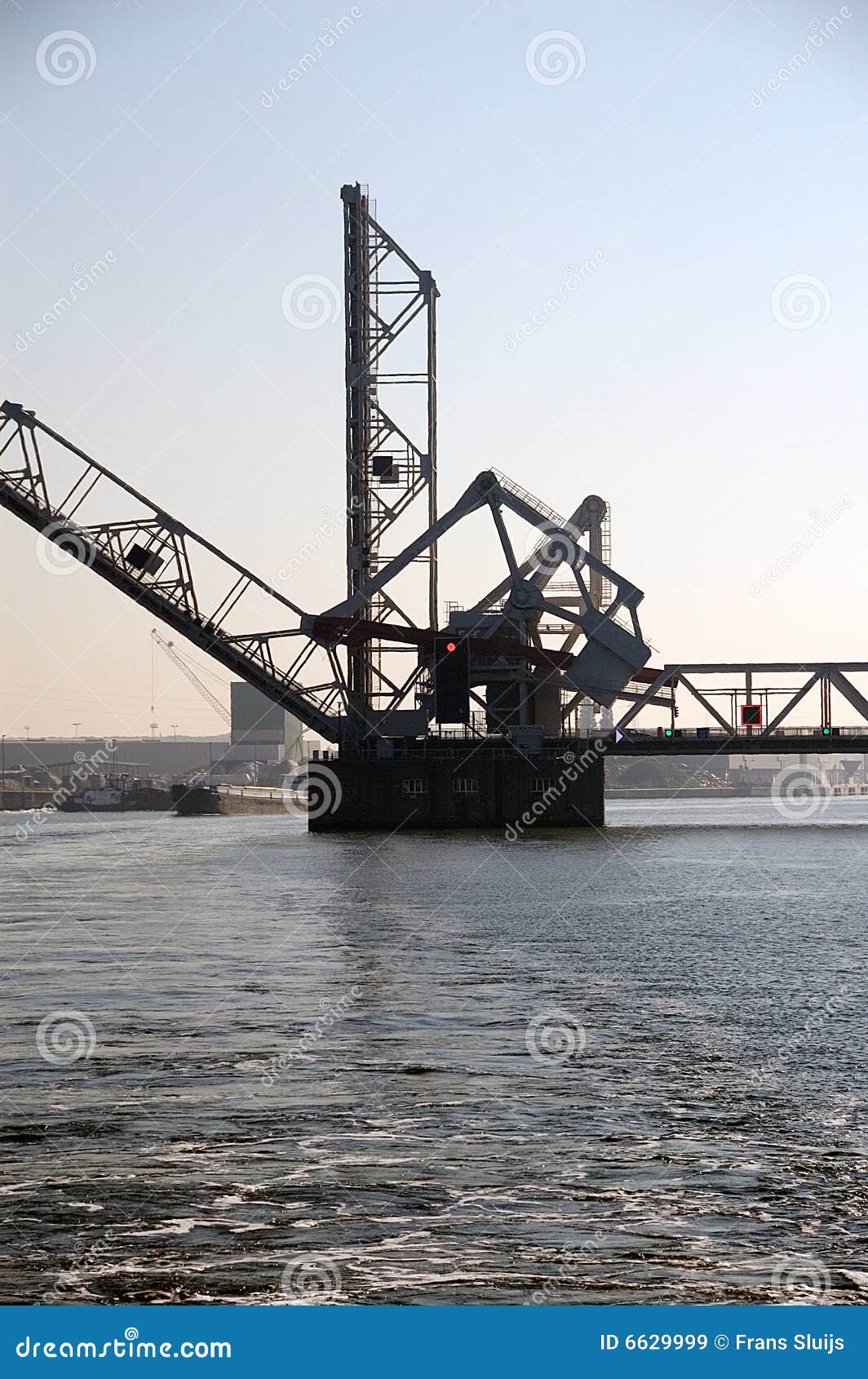 Ponticello Nel Porto Di Anversa Immagine Stock - Immagine di ...