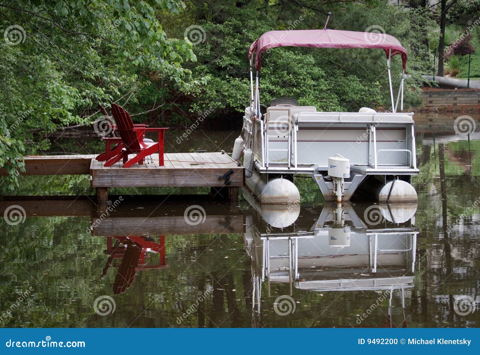 Old Pontoon Stock Photography | CartoonDealer.com #121972220