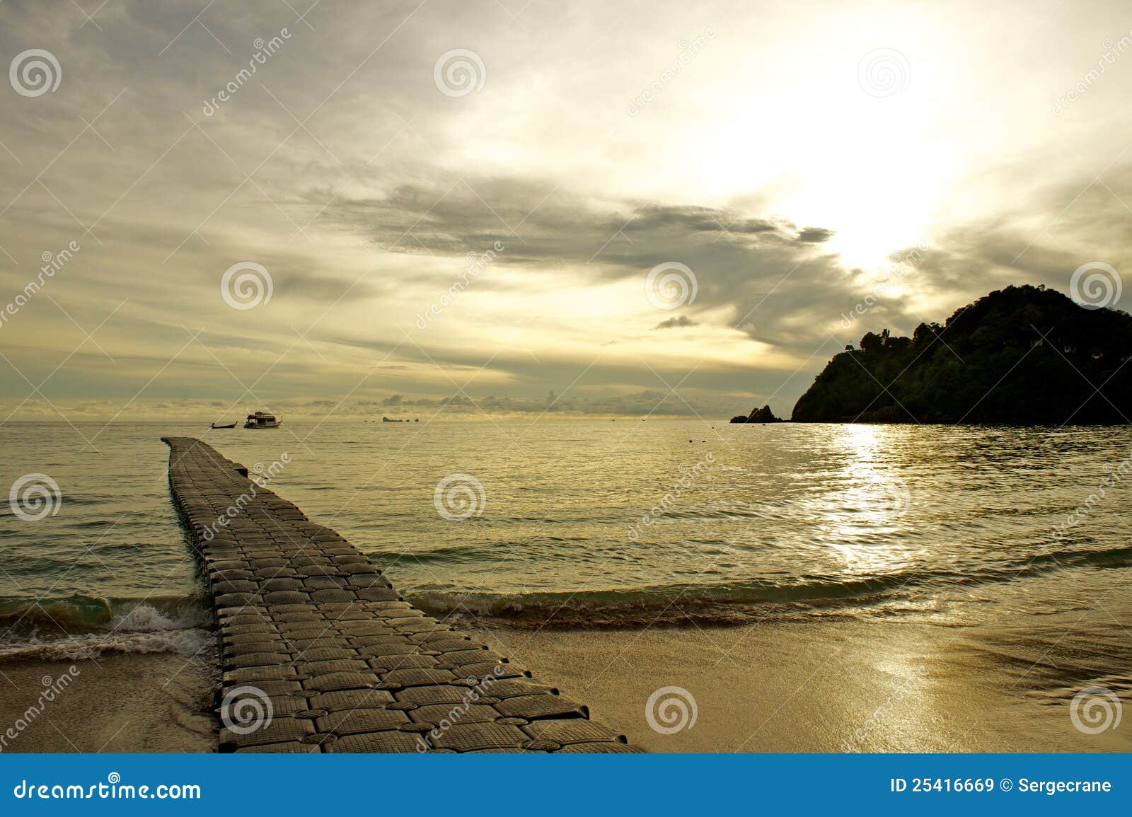 Pontoon jetty stock image. Image of jetty, waves, boat - 25416669