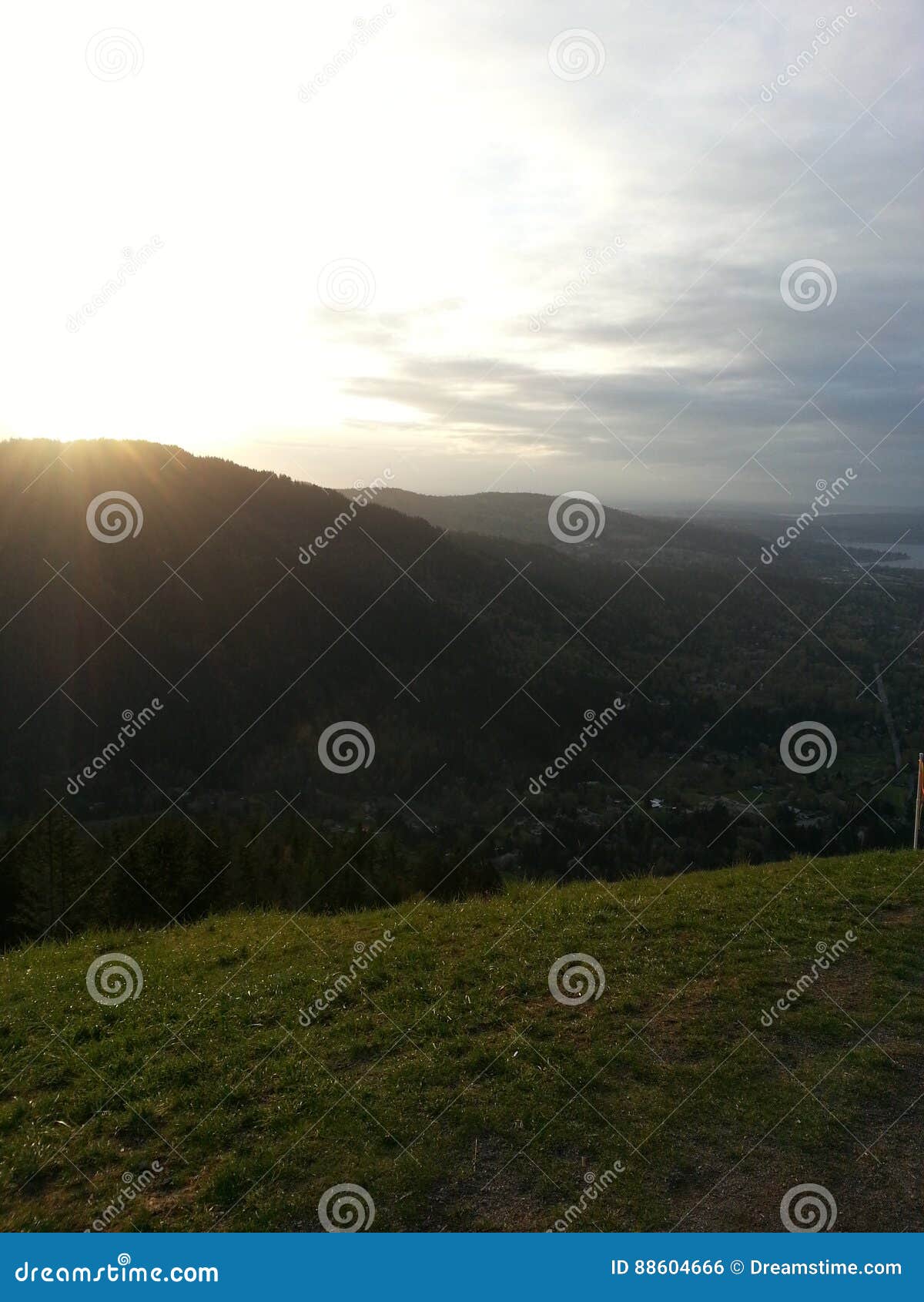 Poo poo point editorial photo. Image of point, tree, landscape - 88604666