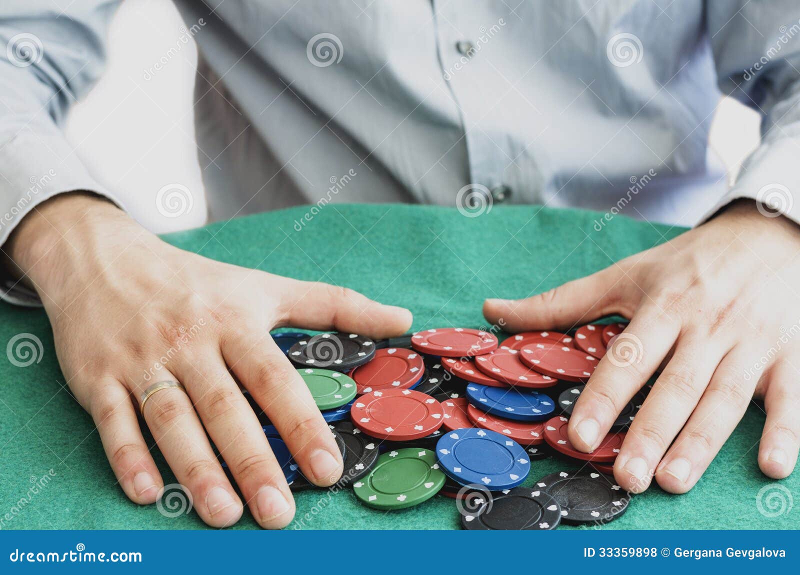 Pookspaanders En Handen Boven Hen Stock Foto - Image of handen ...