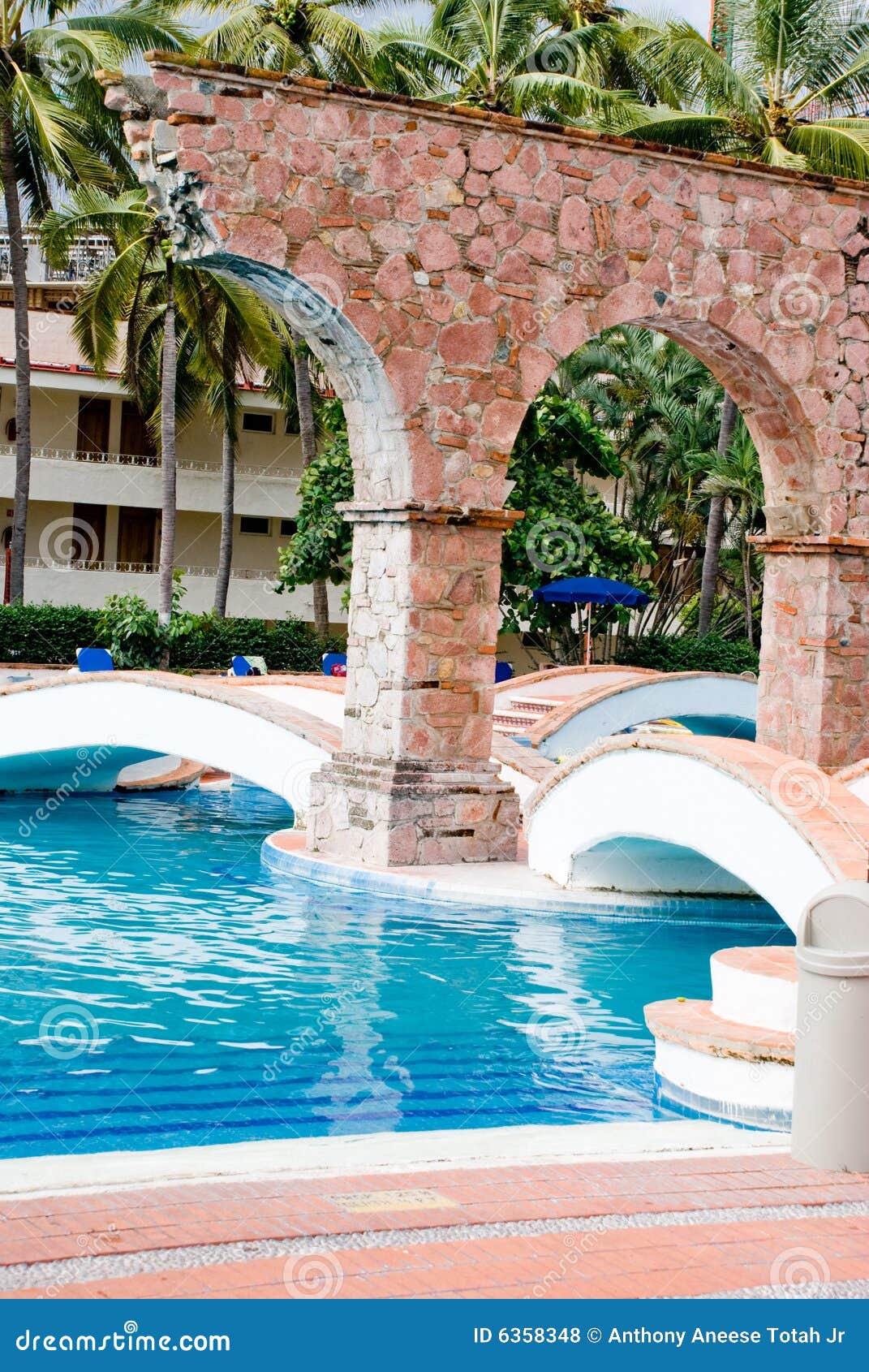 Pool & Arches Picture. Image: 6358348