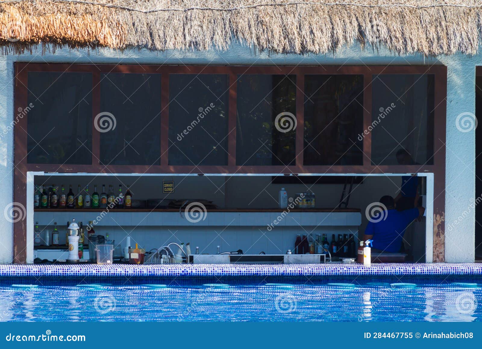 Pool bar editorial image. Image of cancun, poolside - 284467755