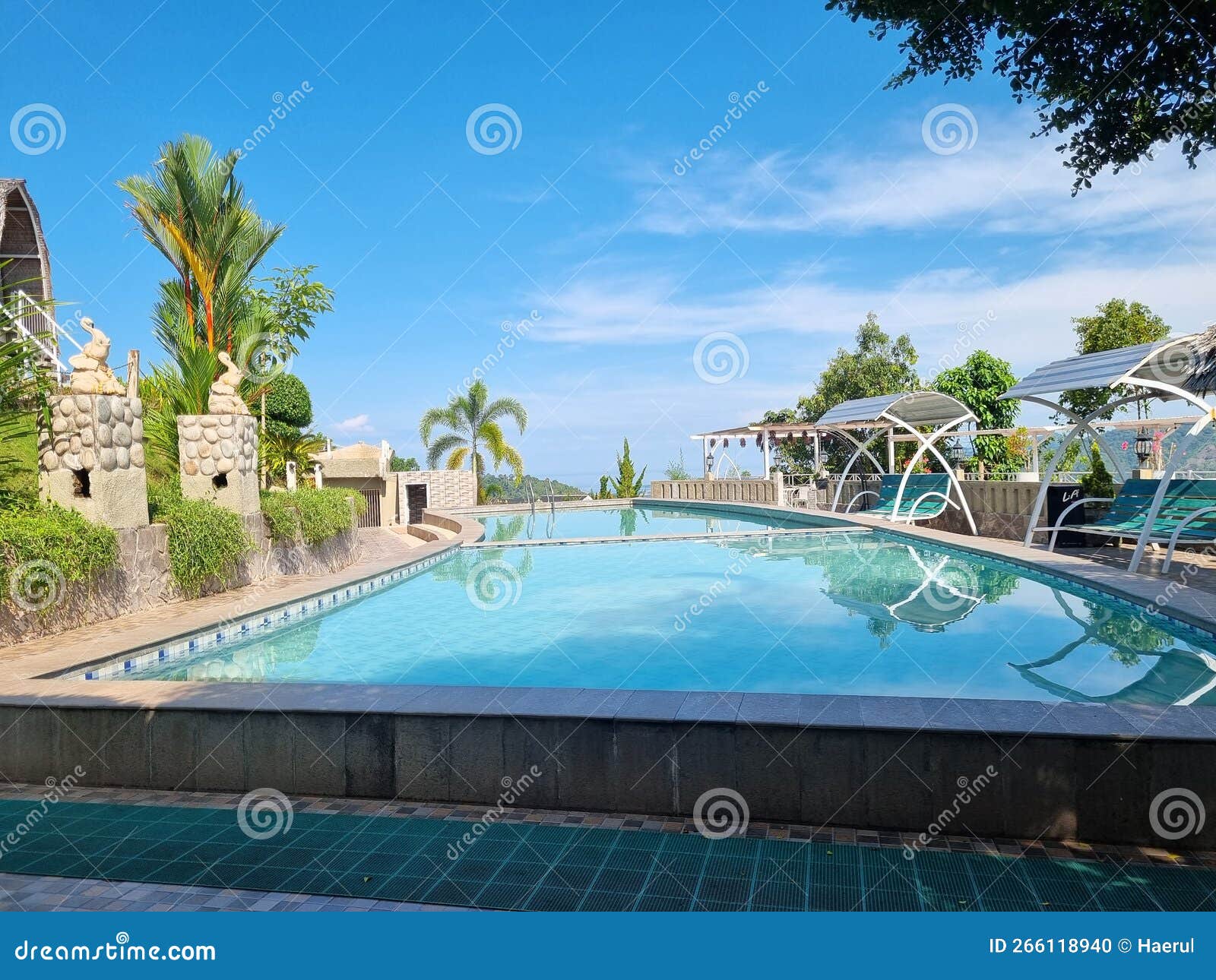 Pool cloud and sky stock photo. Image of kambopool, beautifulview ...