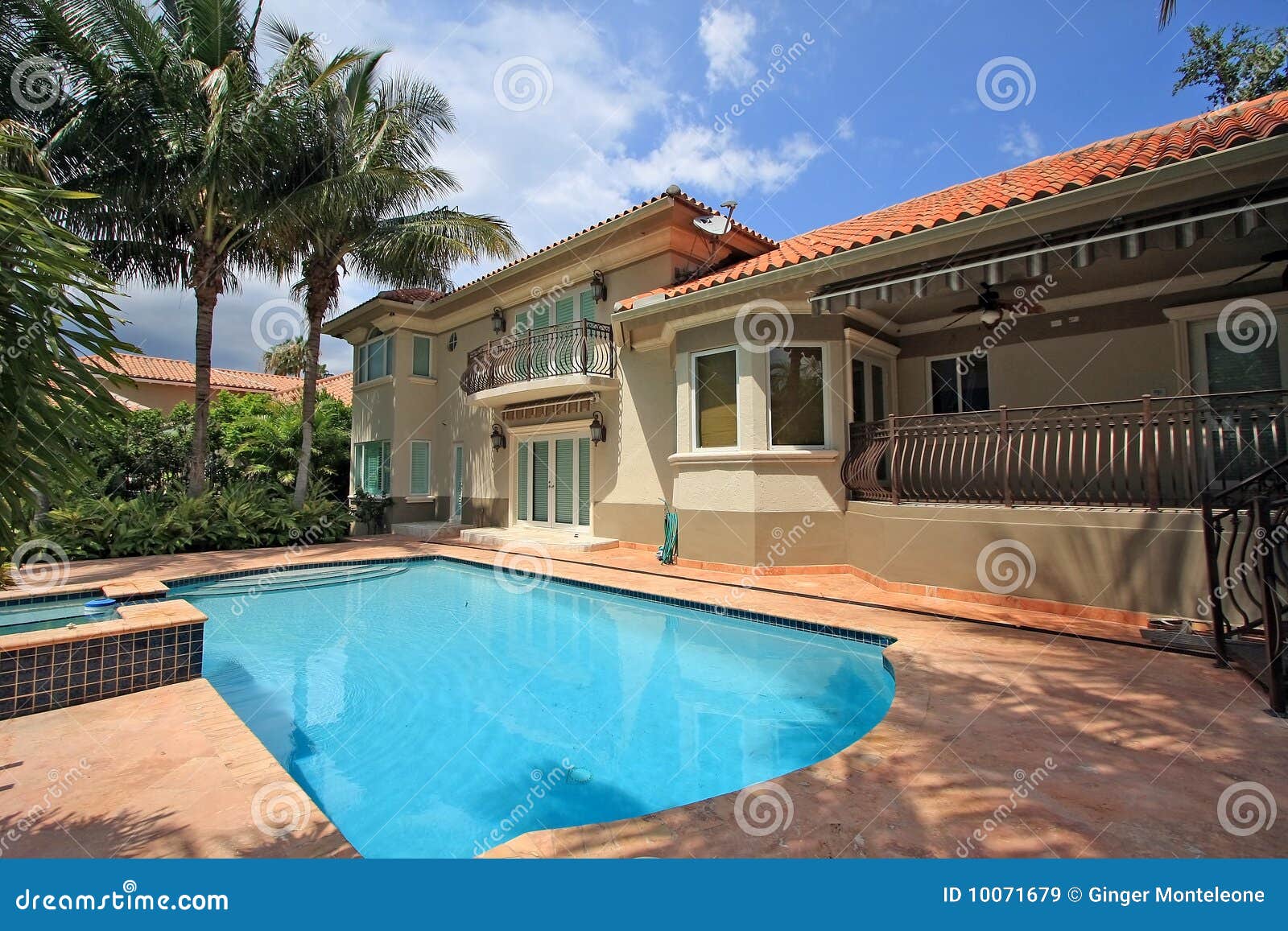 Pool-Haus stockbild. Bild von wanne, luxus, haupt, stein - 10071679