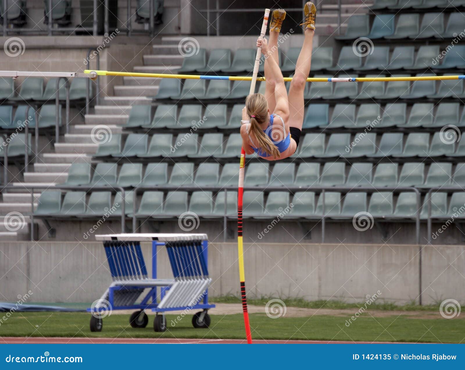 Pool Vaulter stock afbeelding. Image of staaf, vulkaan - 1424135