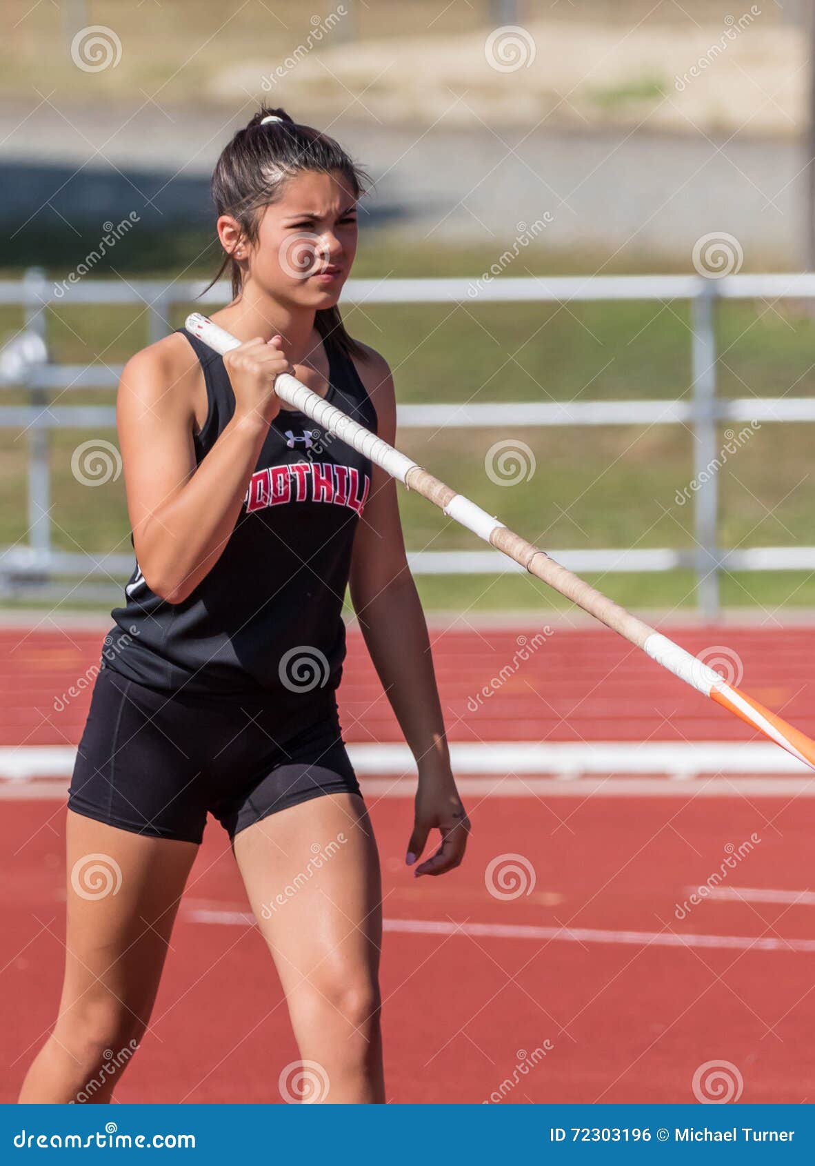 Pool Vaulter redactionele foto. Image of atletiek, bestemming - 72303196