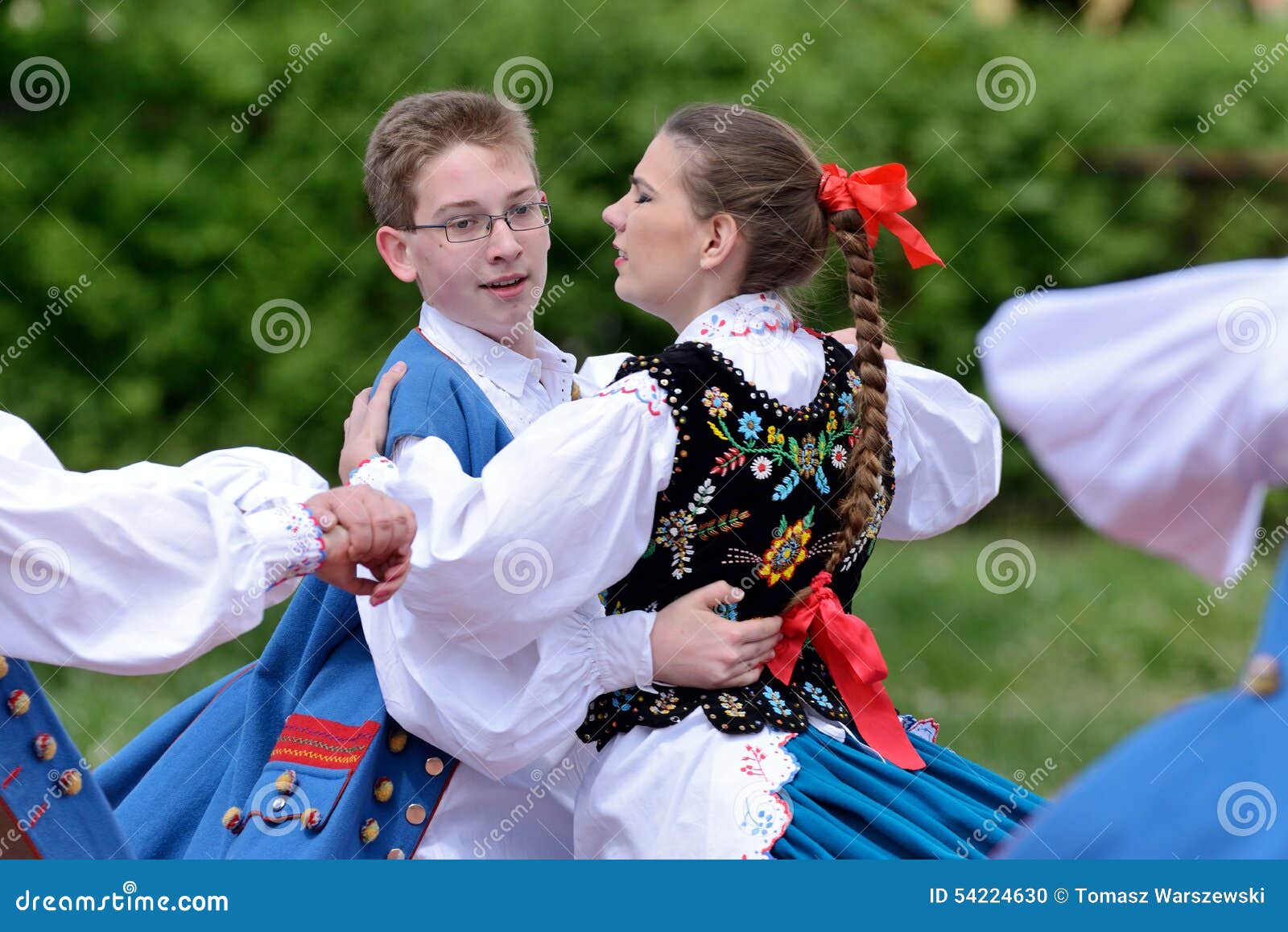 Poolse Traditionele Volksdans Redactionele Afbeelding - Image of ...