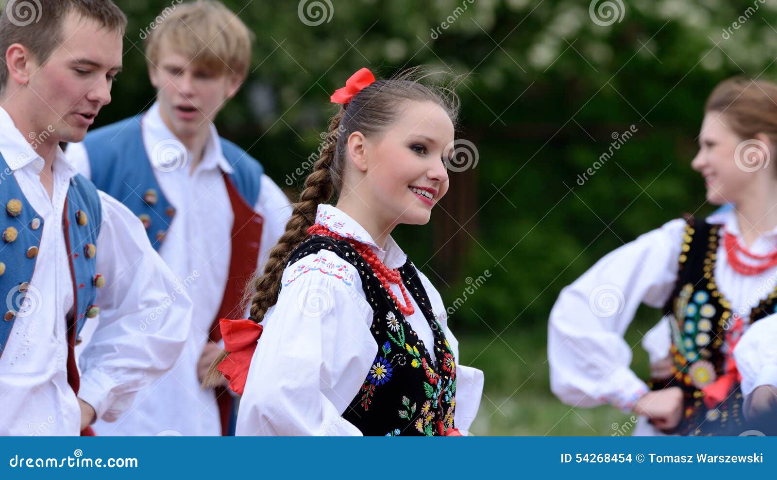 Poolse Traditionele Volksdans Redactionele Stock Afbeelding - Image of ...