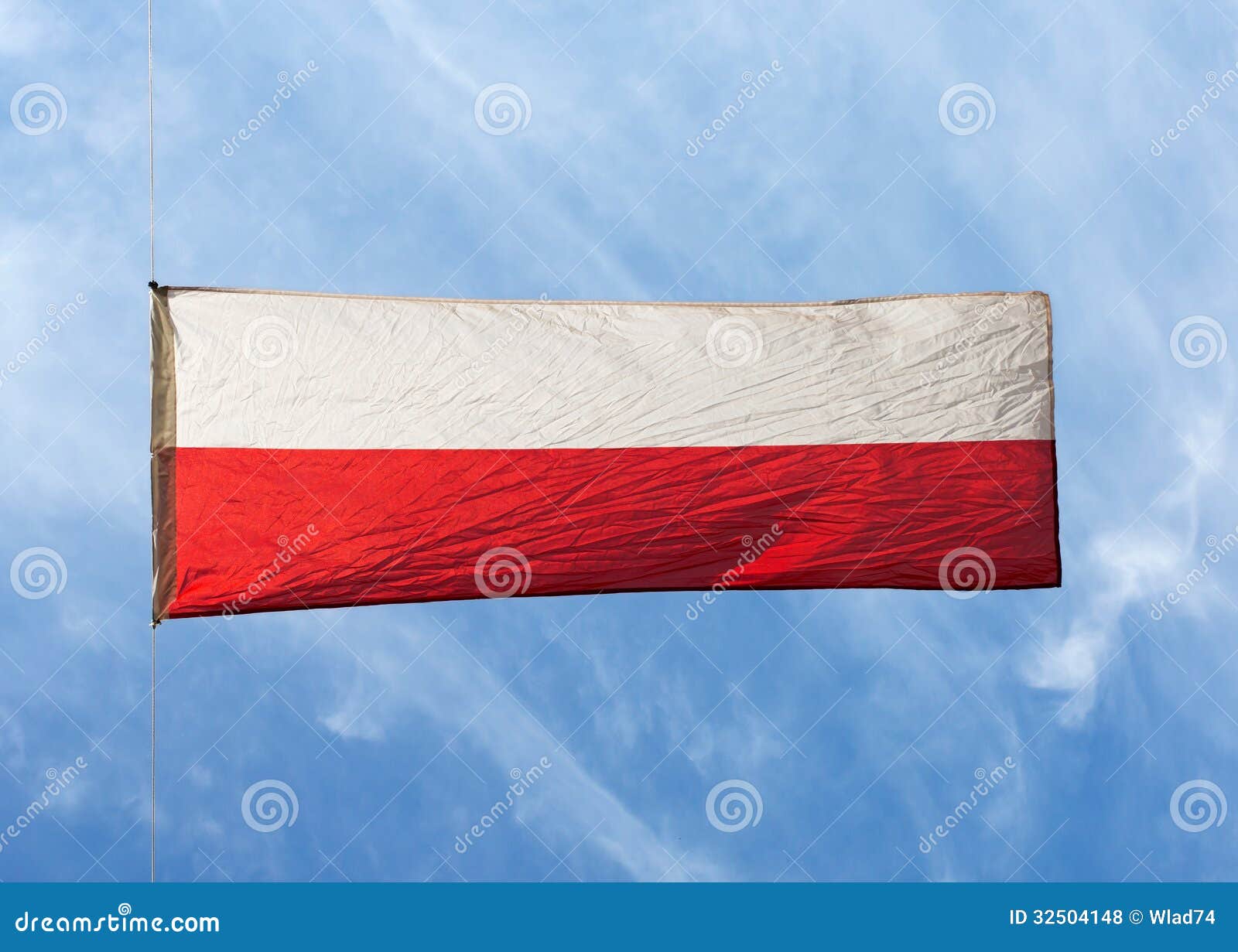 Poolse Vlag in De Wind Tegen Een Hemel Stock Foto - Image of vlag ...