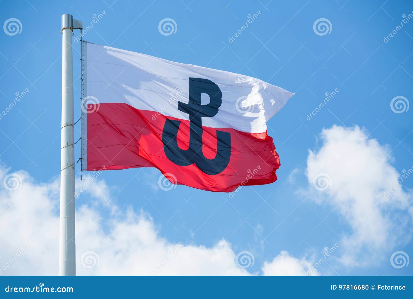 Poolse Vlag Met Het Symbool Van Het Poolse Vechten Stock Foto - Image ...