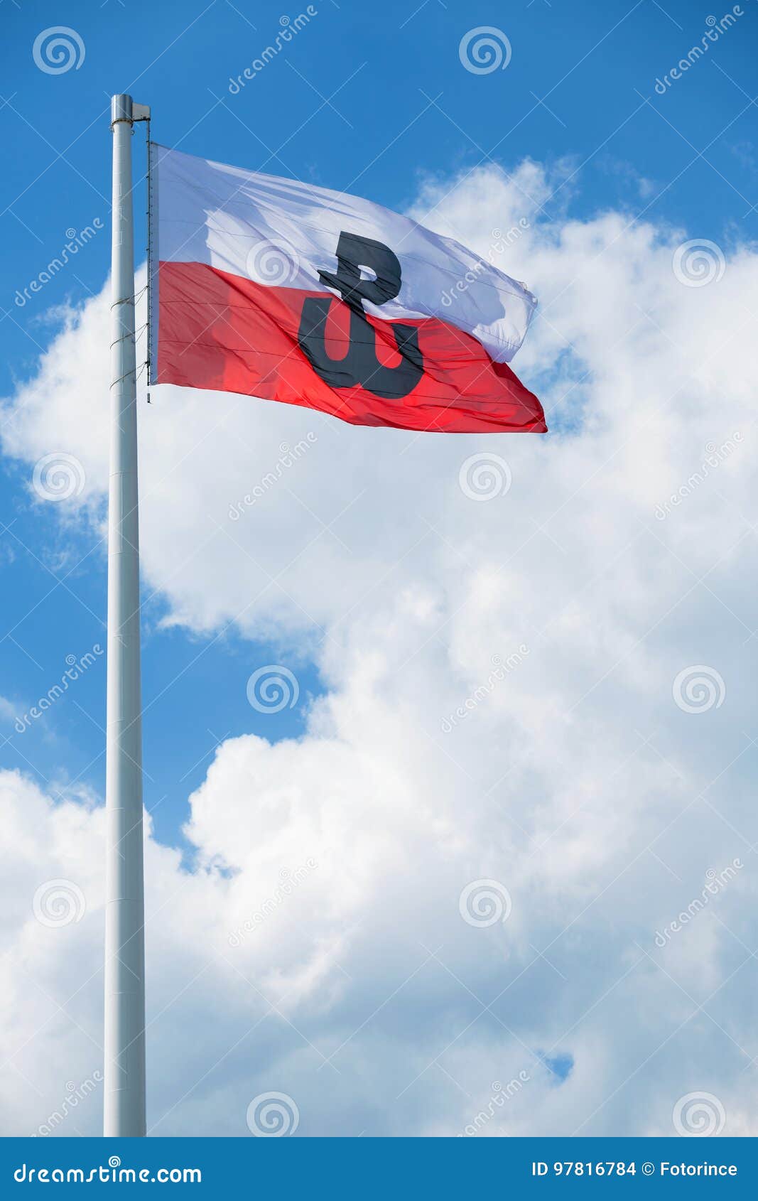 Poolse Vlag Met Het Symbool Van Het Poolse Vechten Stock Foto - Image ...