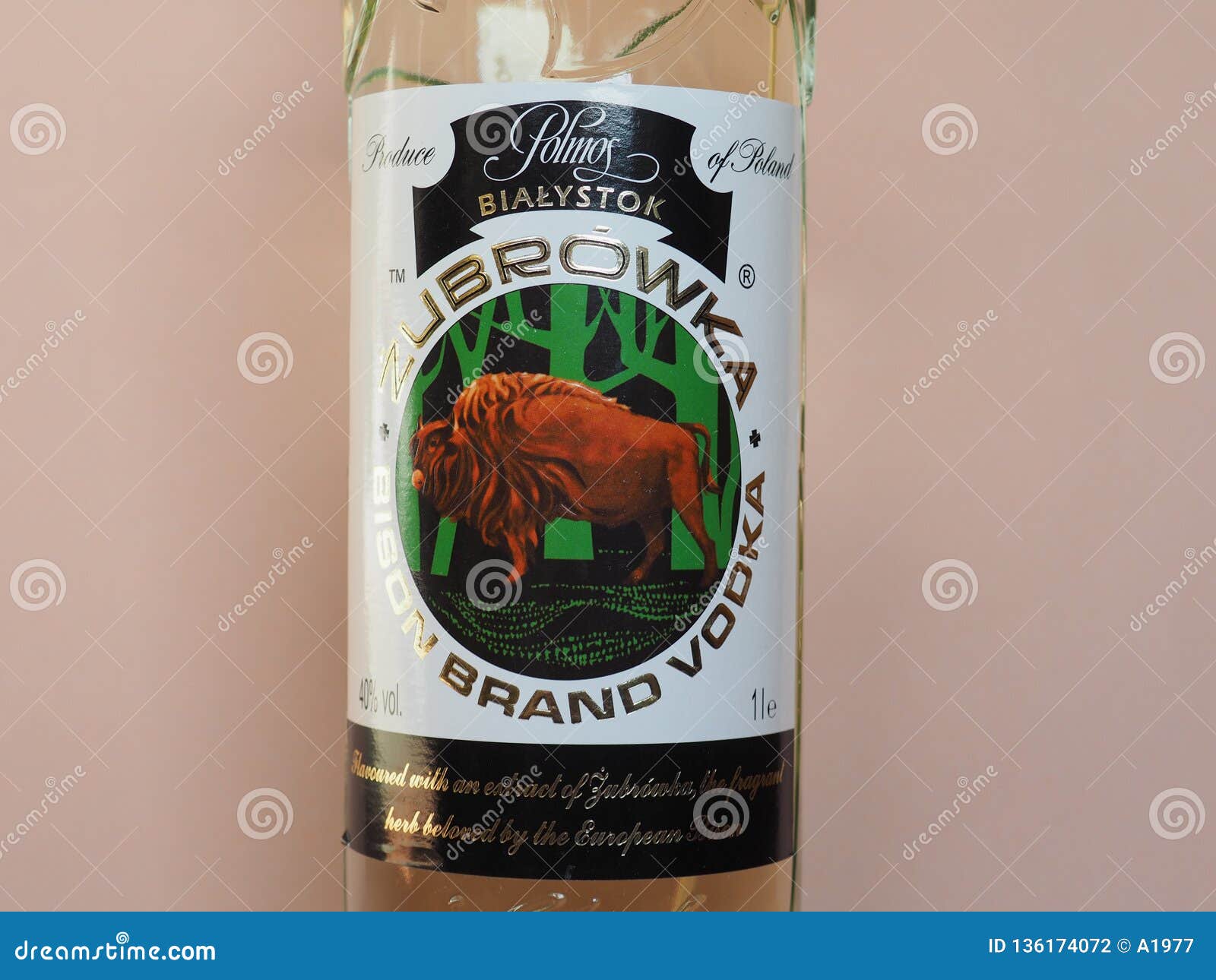 Poolse Wodka Zubrowka in Krakau Redactionele Fotografie - Image of ...