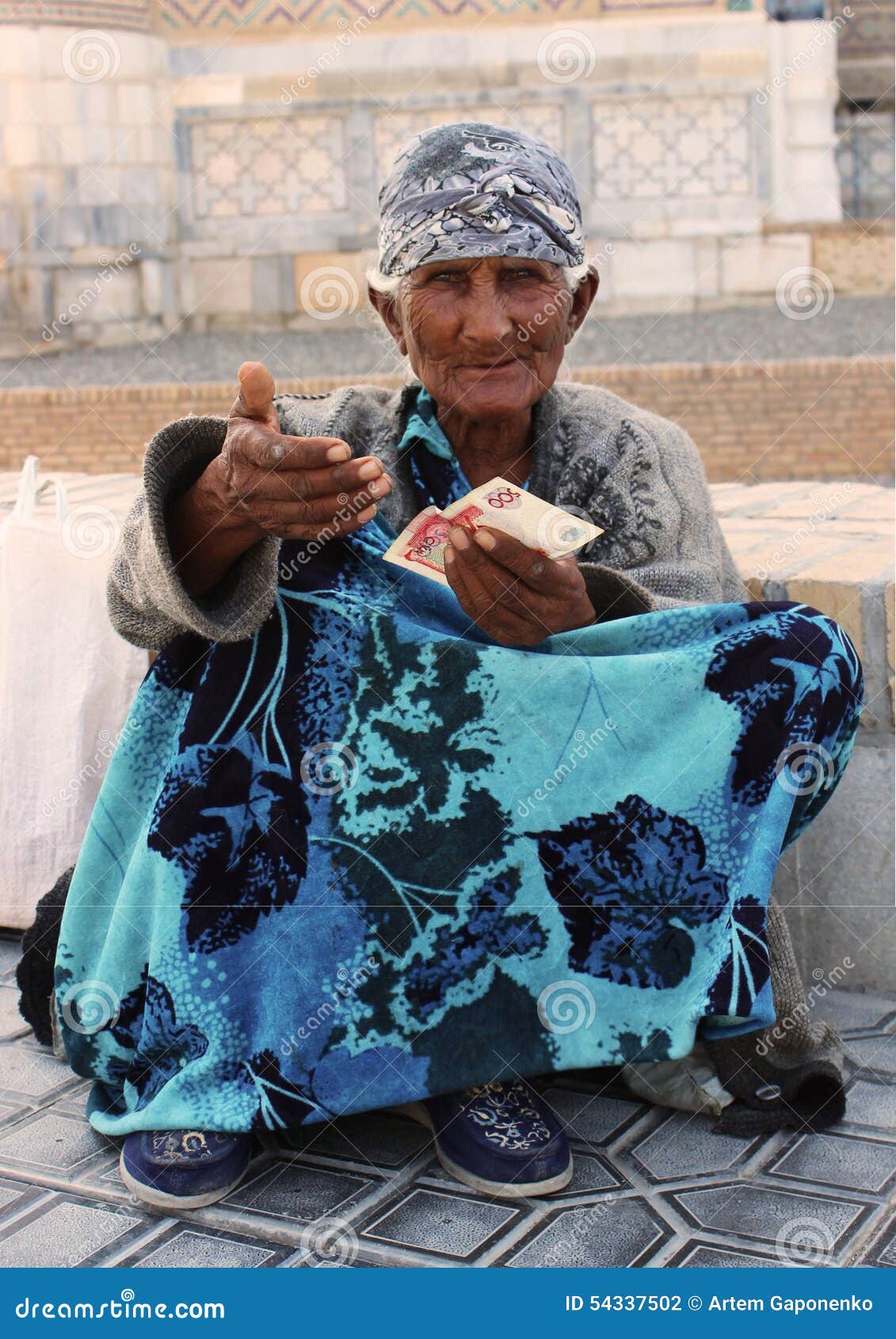 Poor asian man editorial photography. Image of uzbekistan - 54337502