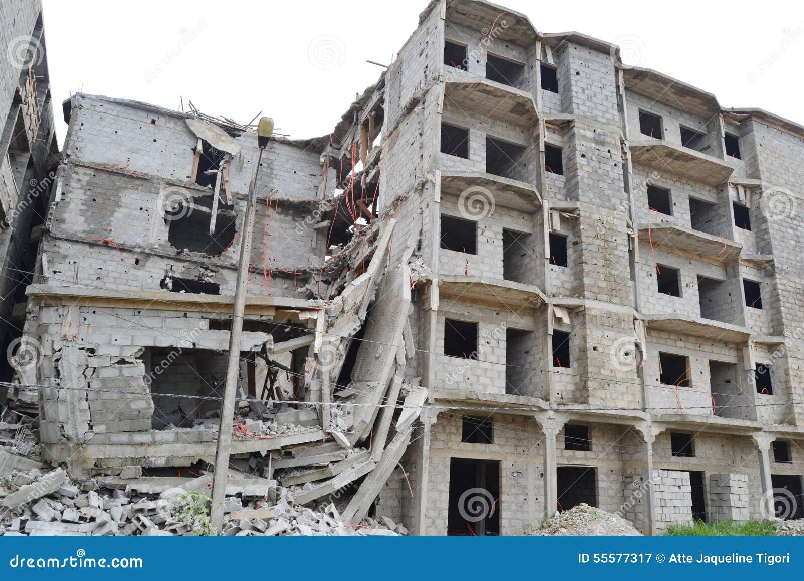 POOR CONSTRUCTION Editorial Photography - Image: 55577317