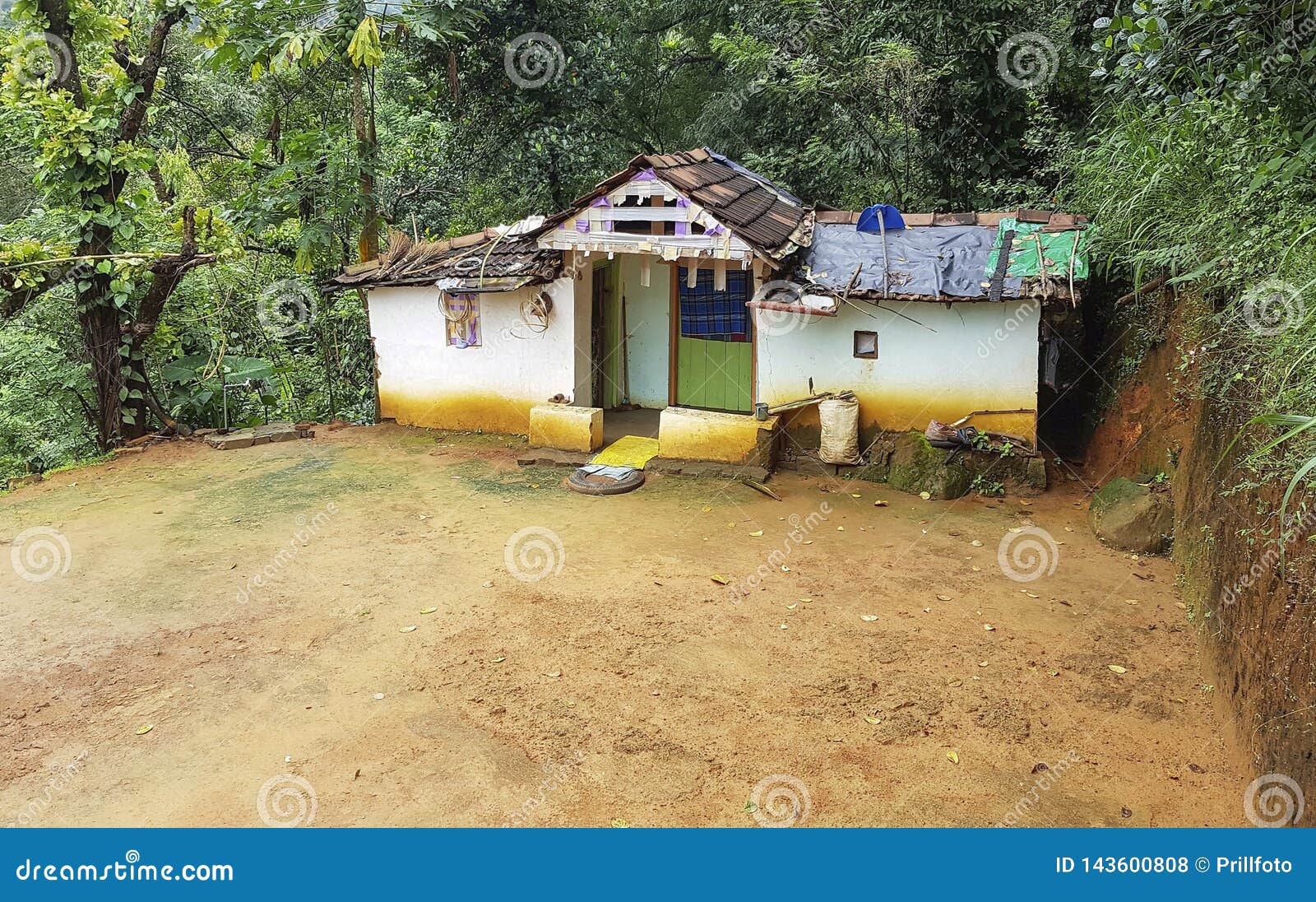 Poor hut stock photo. Image of tradition, outdoor, lanka - 143600808