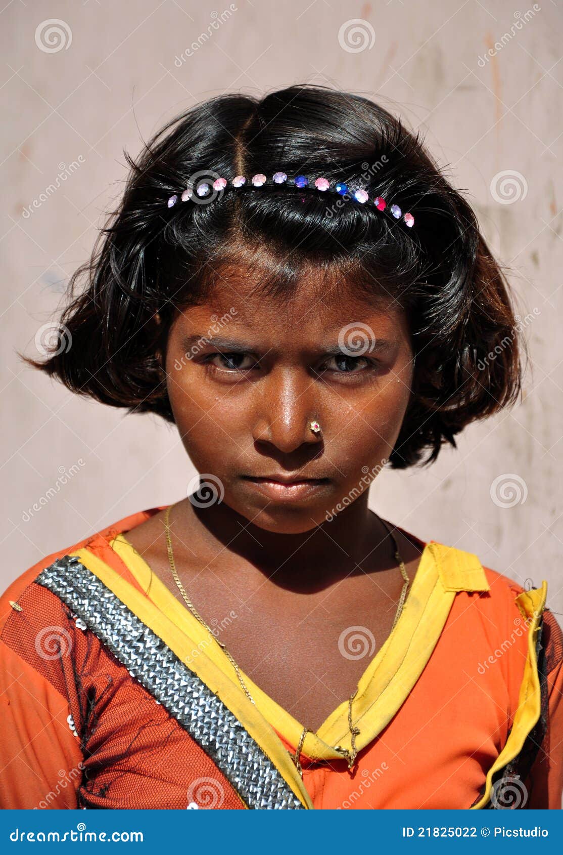 Poor indian girl editorial photography. Image of crying - 21825022