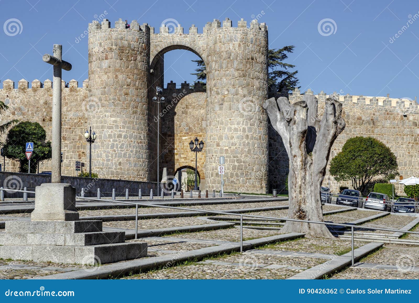 Poort in De Stadsmuren Van Avila Redactionele Fotografie - Image of ...