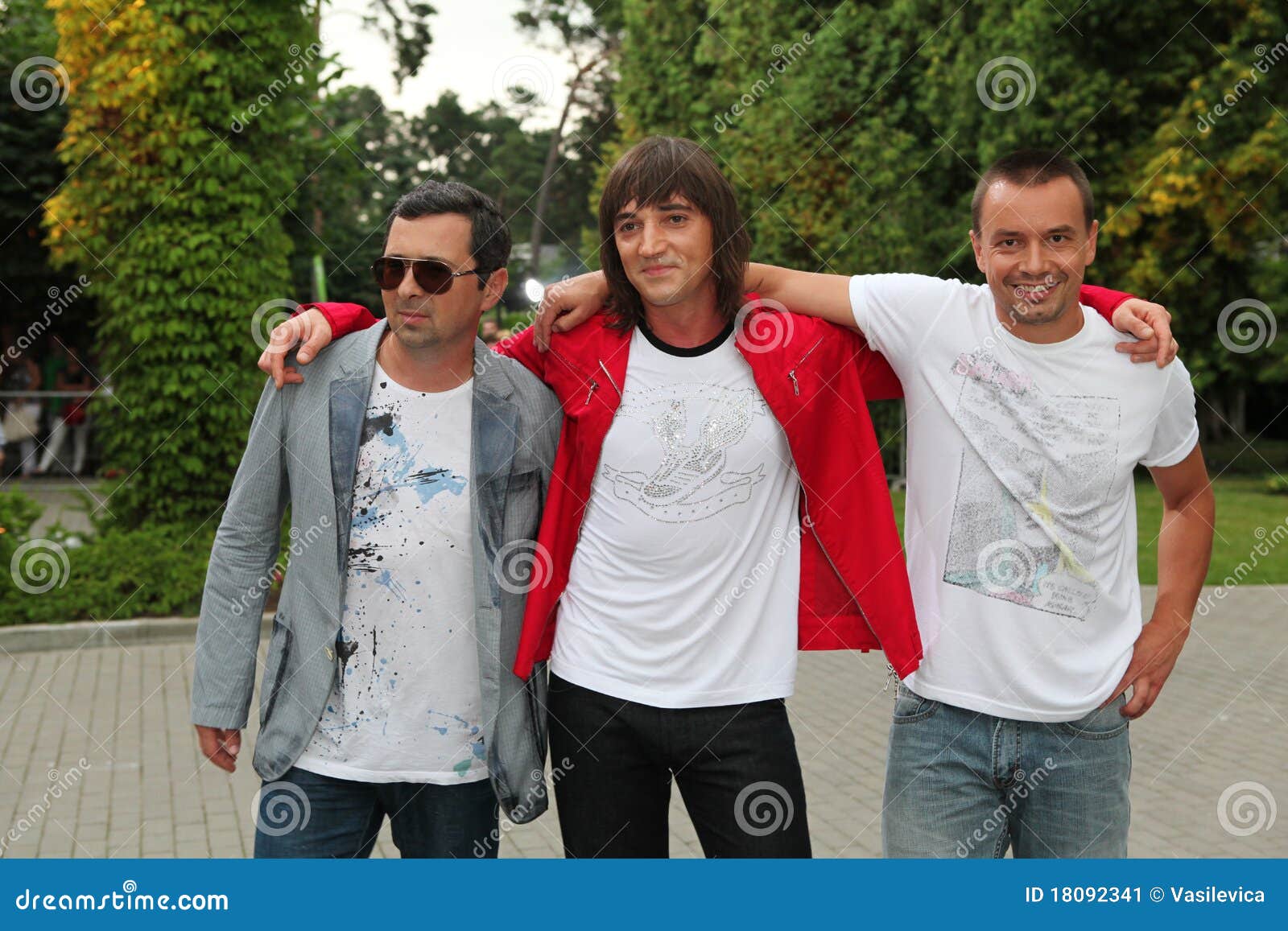 The pop group editorial photo. Image of glamor, singer - 18092341