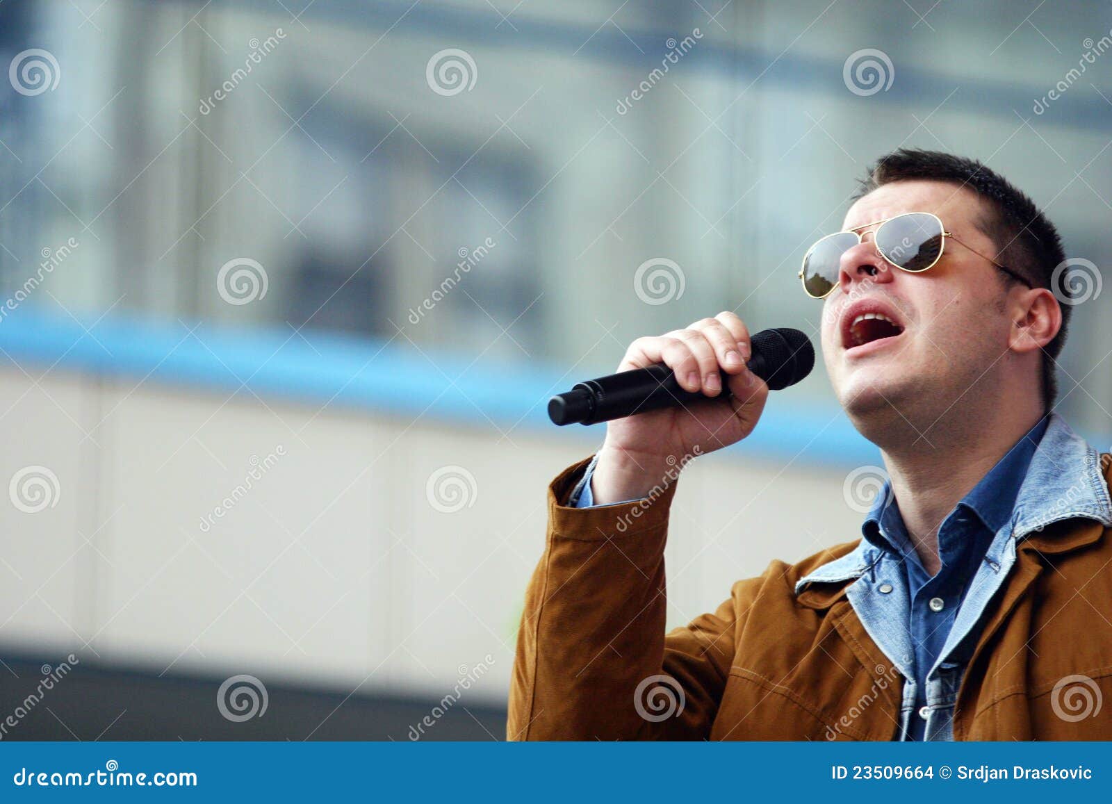 Pop singer editorial stock image. Image of popular, stage - 23509664