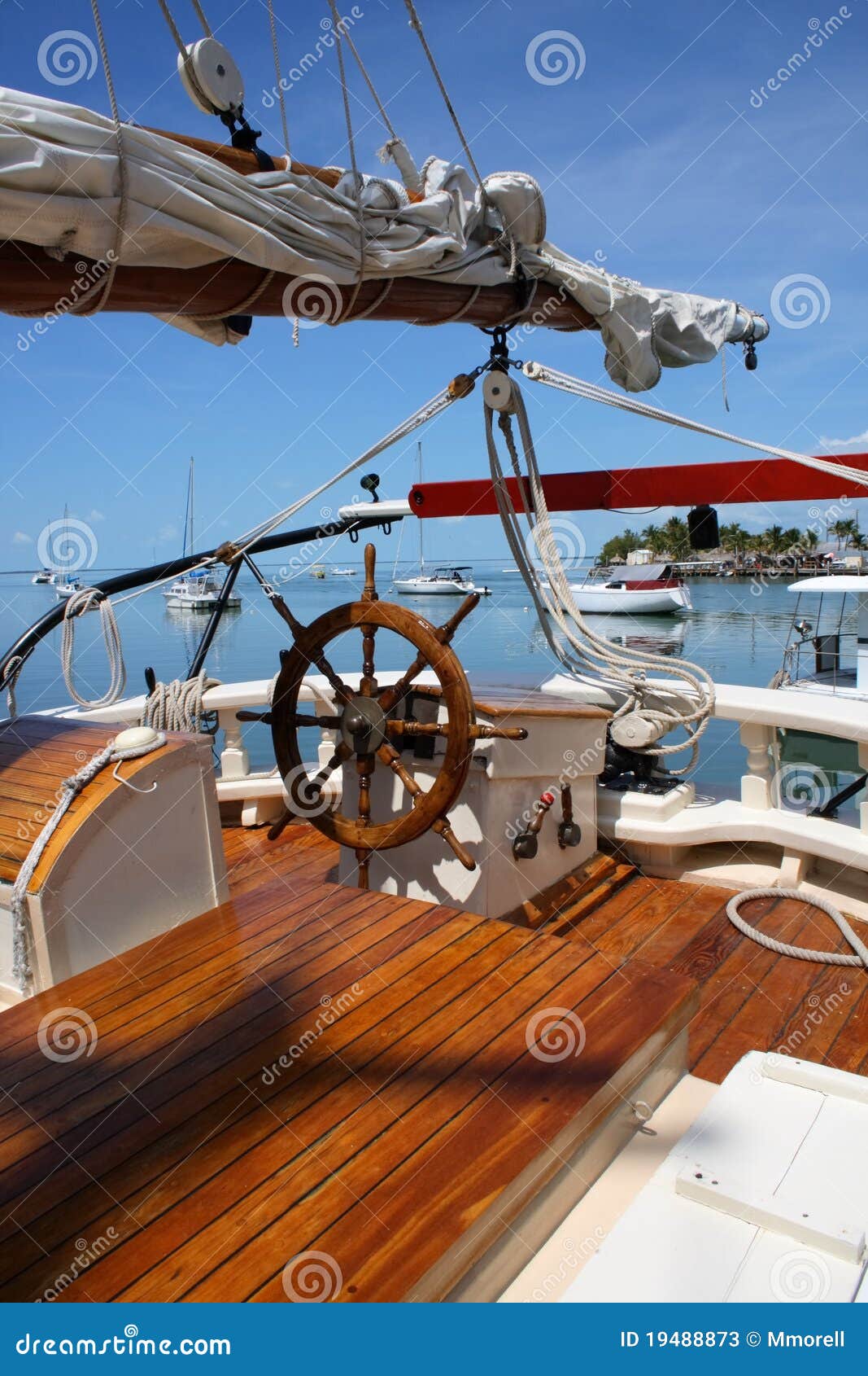 Popa de una nave alta imagen de archivo. Imagen de rueda - 19488873