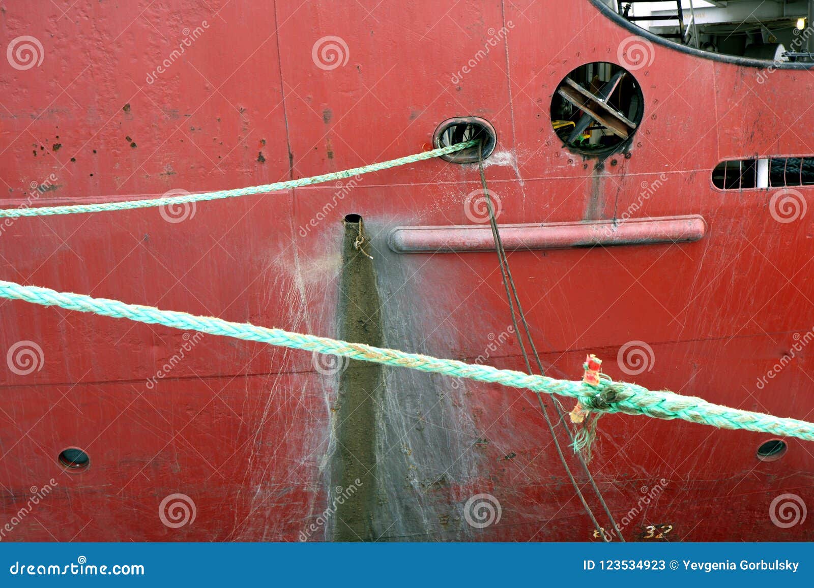 Popa del buque de carga imagen de archivo. Imagen de acceso - 123534923