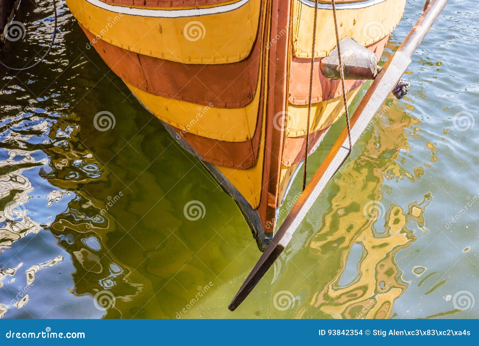 Popa Y Timón De Una Nave De Vikingo Imagen de archivo editorial ...