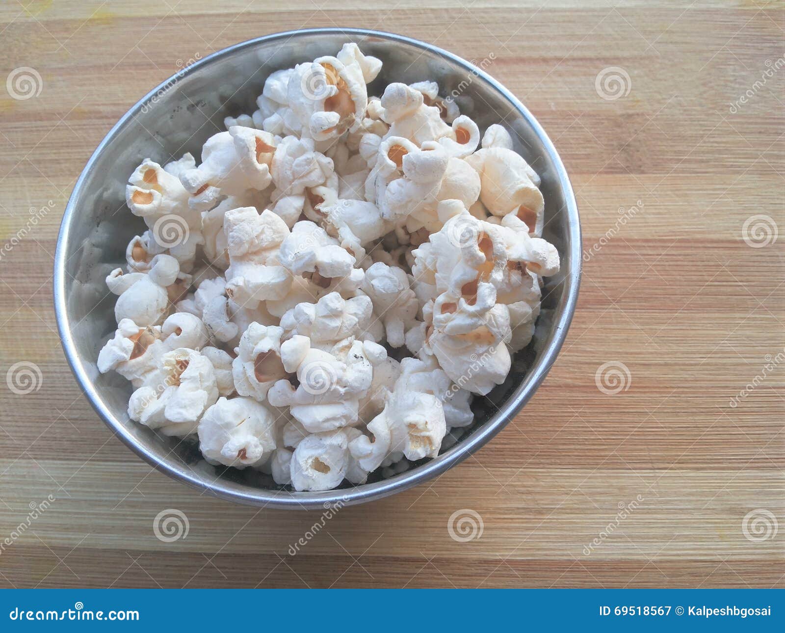 Popcorn in bowl stock image. Image of fresh, gold, crackle - 69518567