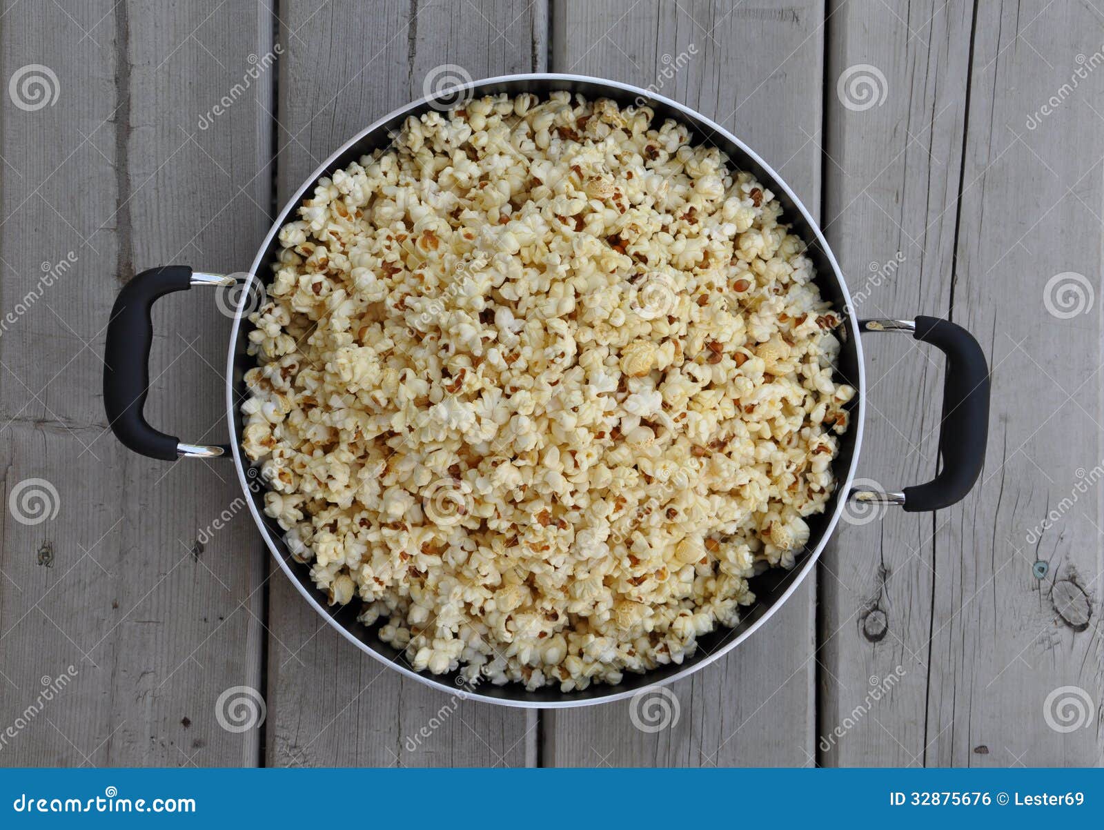 Popcorn in a pan stock photo. Image of fats, carbohydrates - 32875676