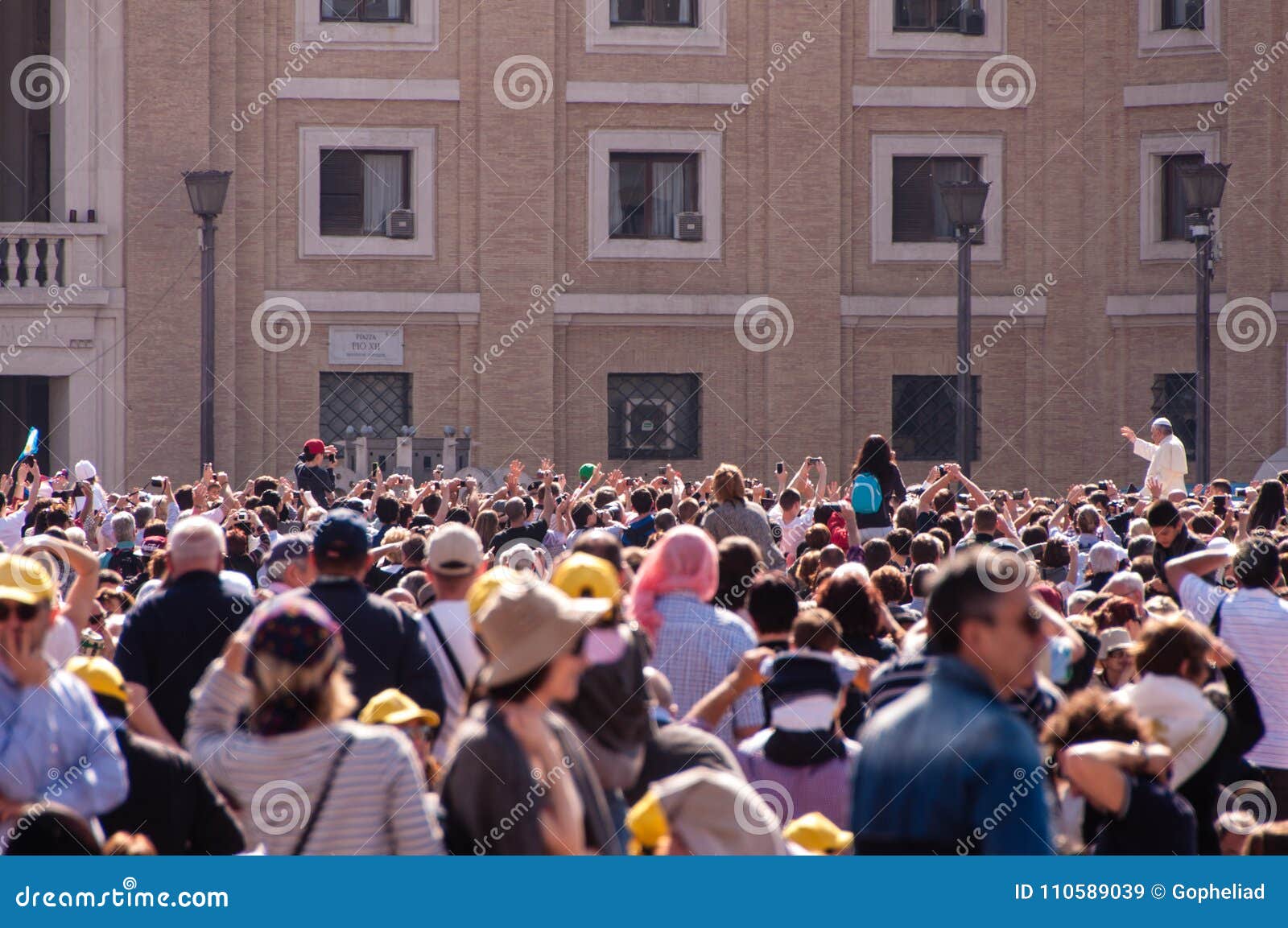 Pope Francis and Crowd editorial stock image. Image of smiles - 110589039