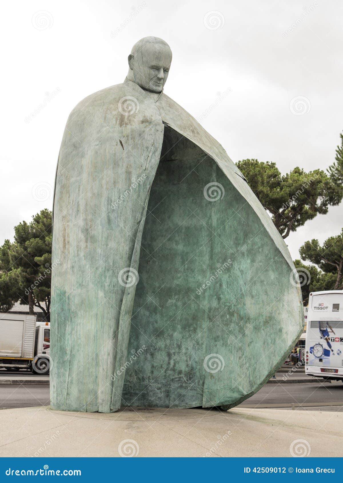 Pope John Paul II Statue, Rome Editorial Photography - Image of statue ...