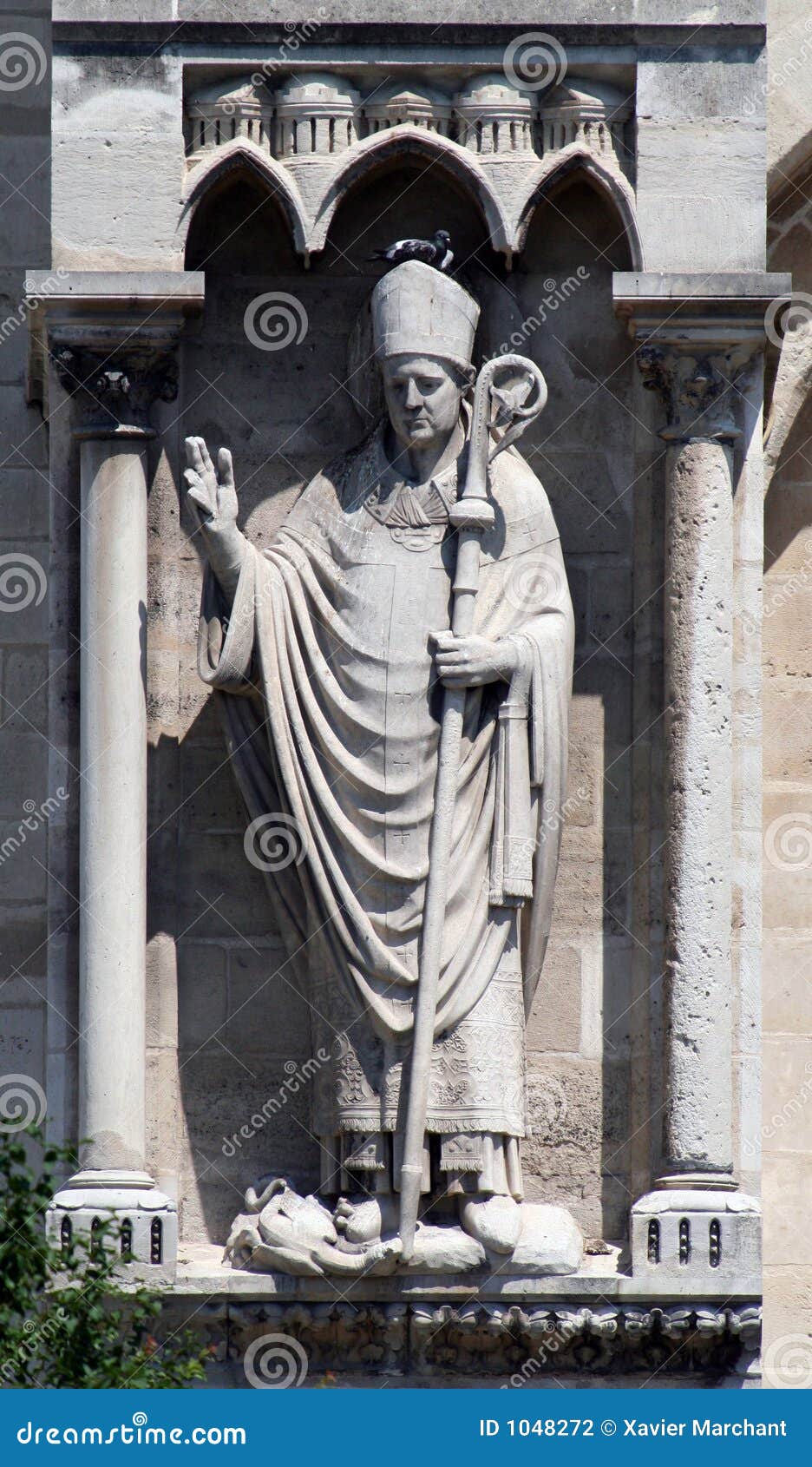 Pope statue stock photo. Image of vacation, notre, paris - 1048272