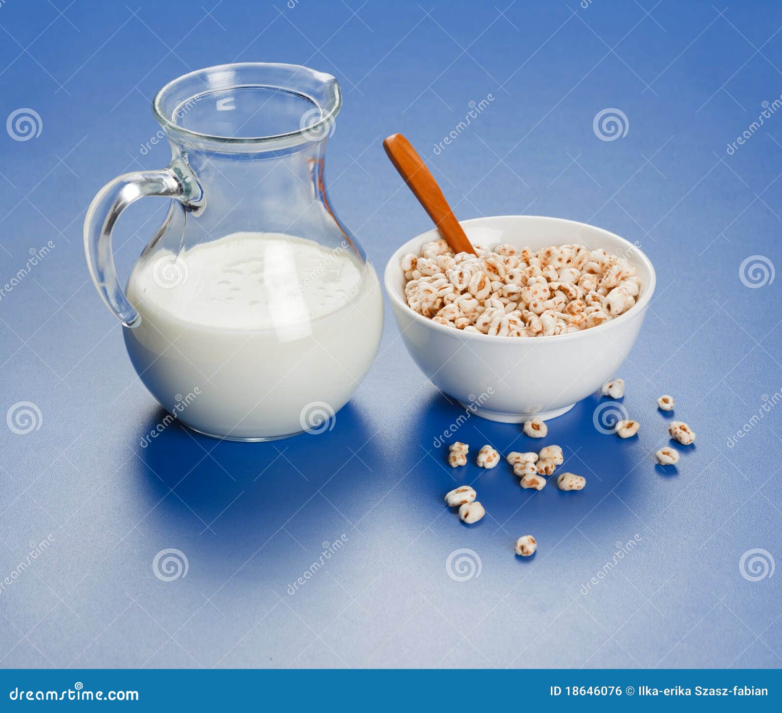 Popped Wheat Flakes and Milk Stock Photo - Image of corn, spoon: 18646076