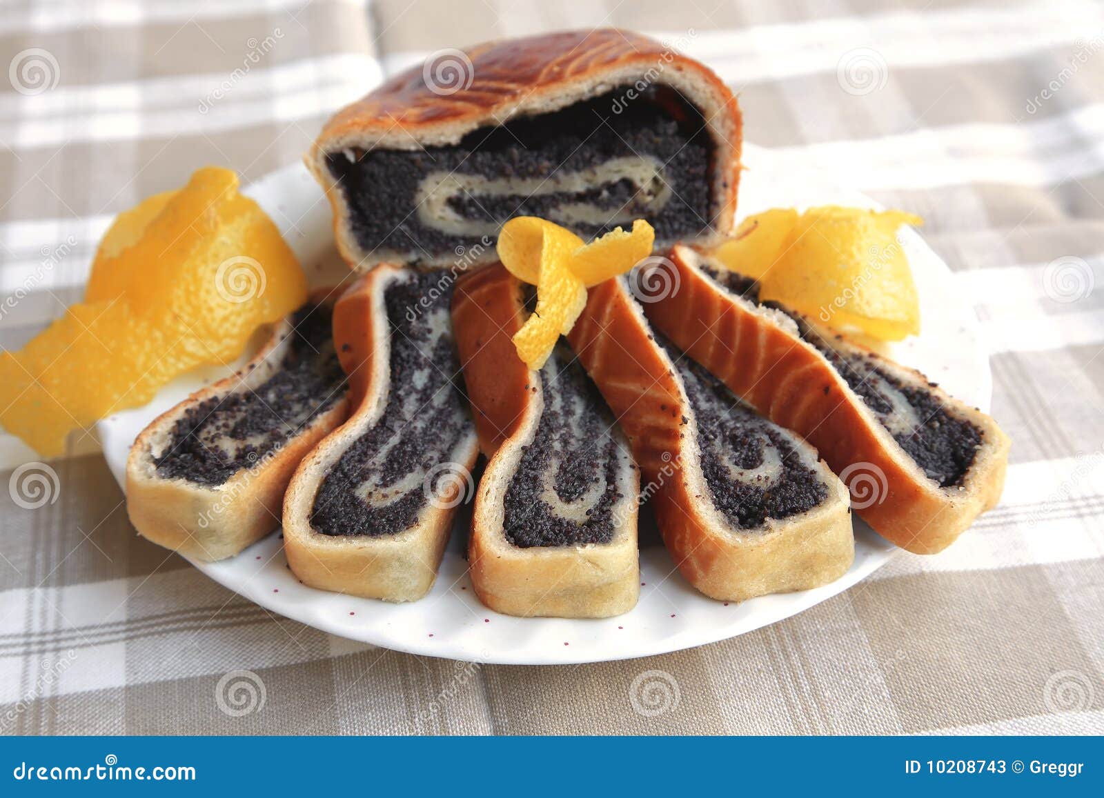 Poppy pie served stock image. Image of delicious, crunchy - 10208743