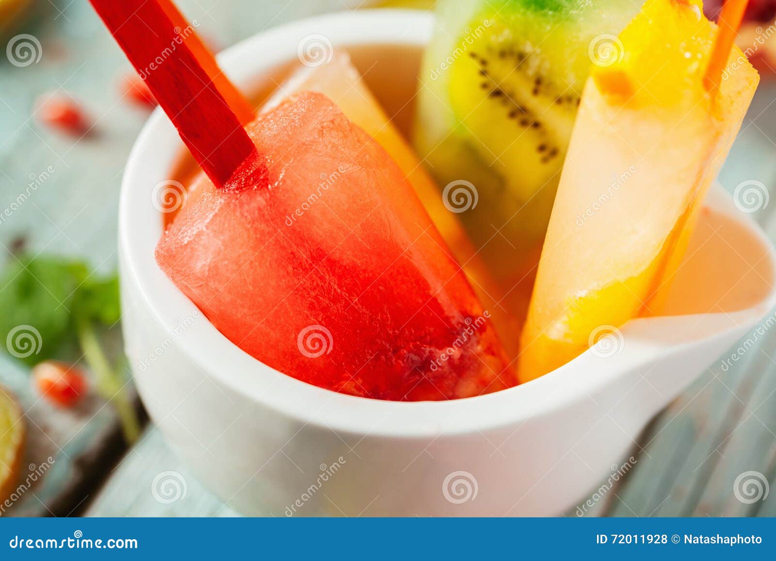 Popsicles foto de archivo. Imagen de delicioso, travieso - 72011928