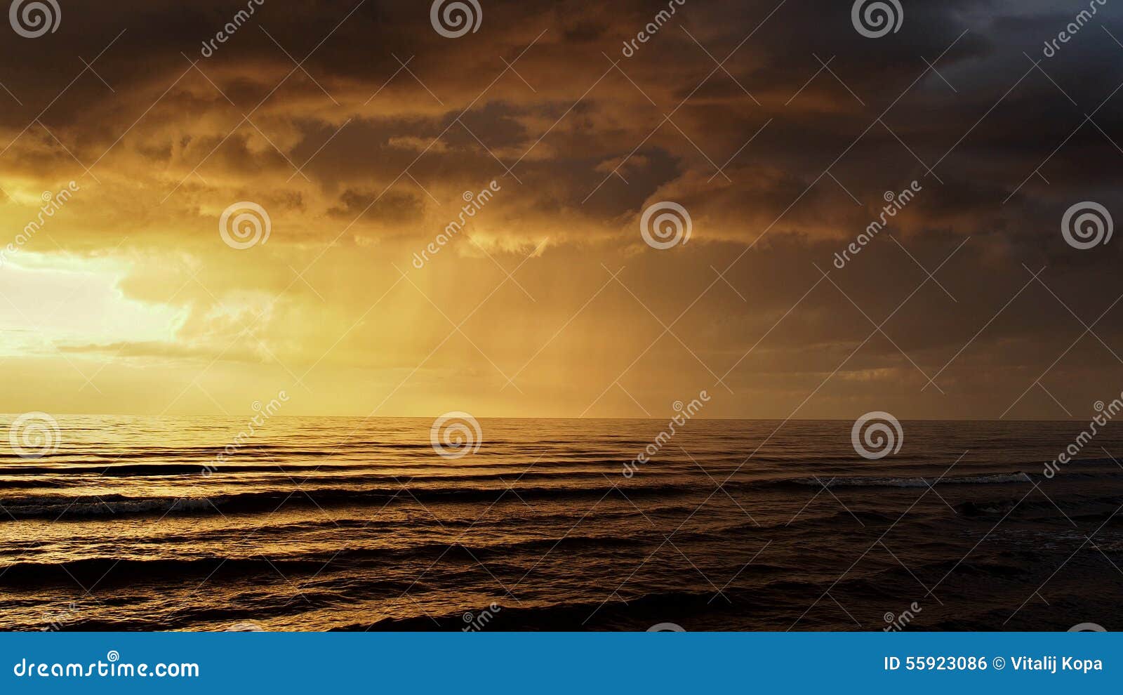 Por Do Sol Após a Tempestade Foto de Stock - Imagem de nave, sobre ...