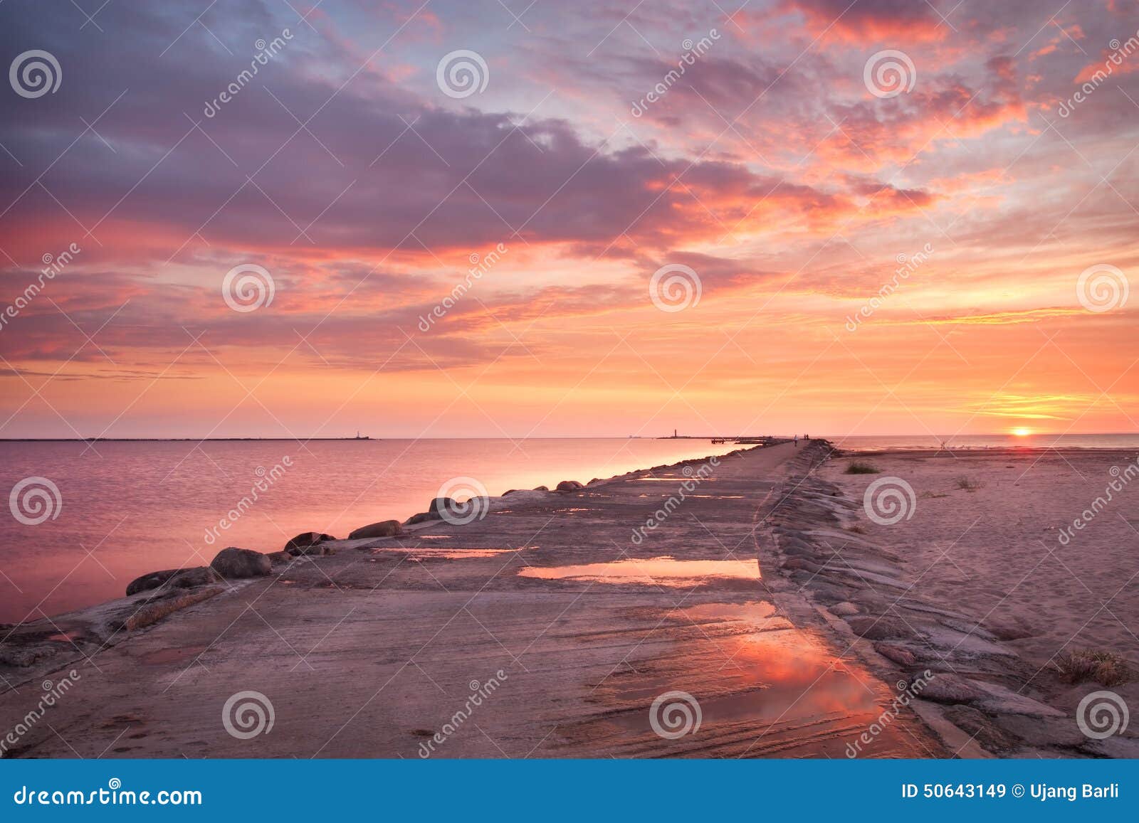 Por do sol cor-de-rosa imagem de stock. Imagem de cenas - 50643149