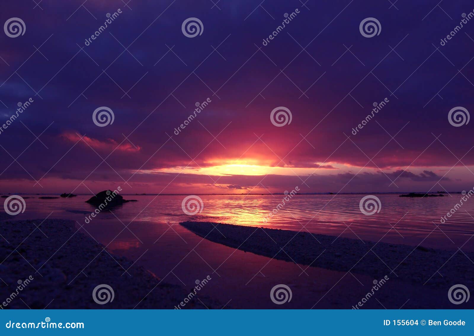 Por Do Sol Cor-de-rosa Tropical Foto de Stock - Imagem de sunset ...