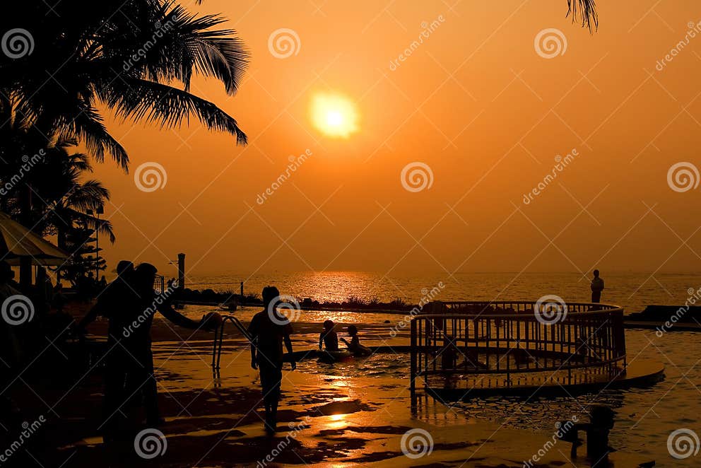 Por do sol de Goa imagem de stock. Imagem de gota, oceano - 14121735