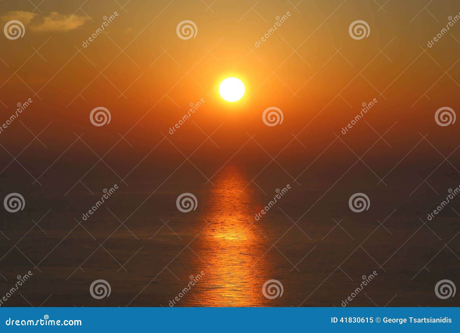 Por do sol dourado imagem de stock. Imagem de coastline - 41830615