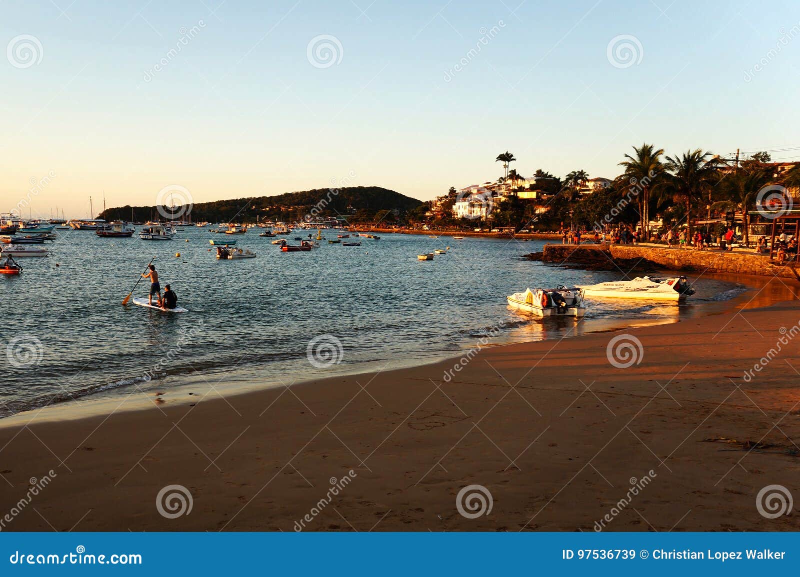 Por do sol em Buzios imagem de stock editorial. Imagem de barcos - 97536739